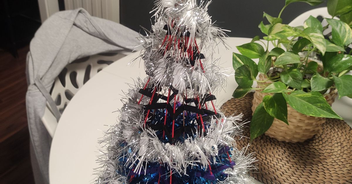 Scalable tree with union of filaments by Ljhtom (Javier Hernando ...