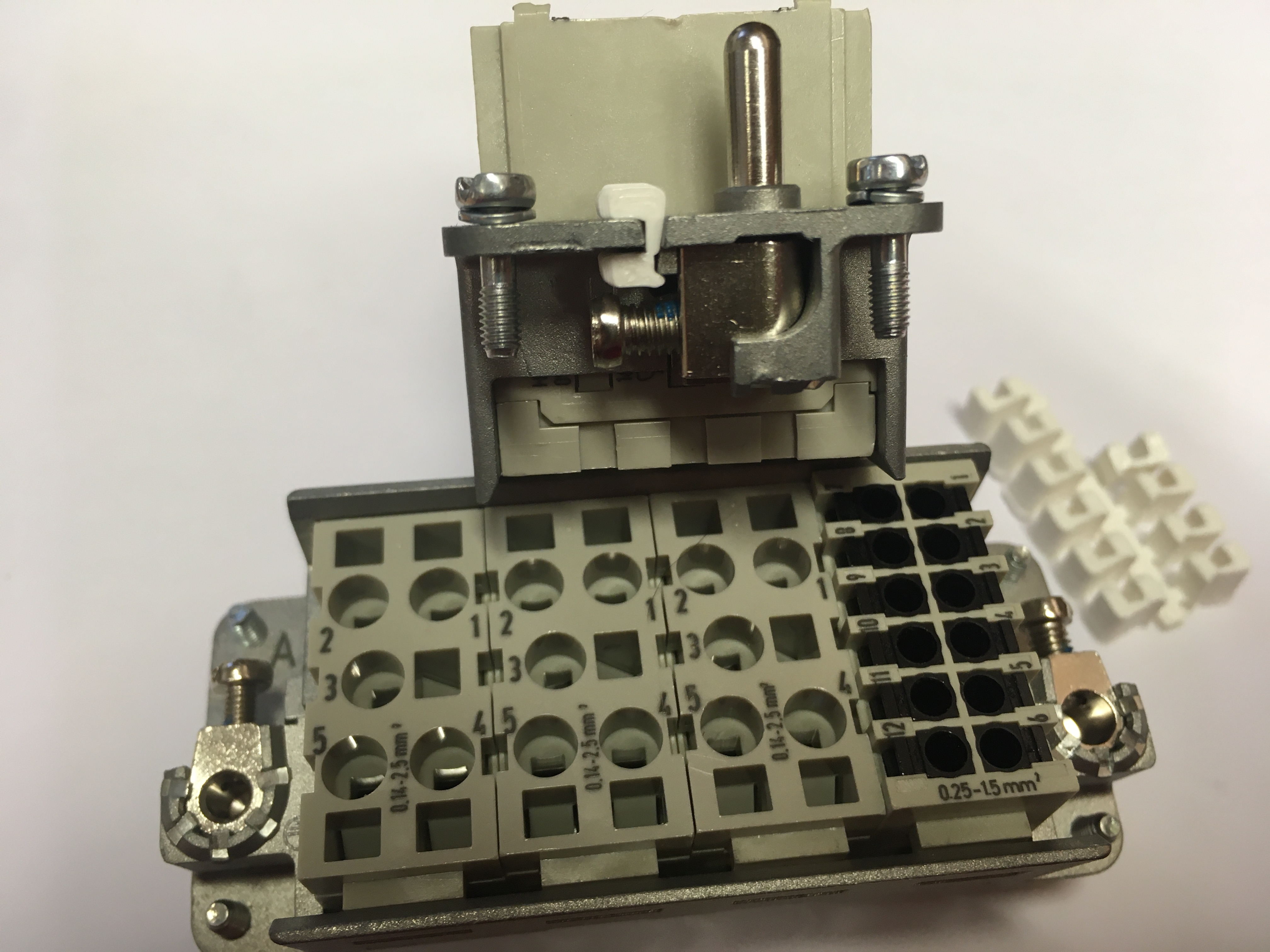 Lock to secure the Han-modular connector frame. by SHR3D.eu | Download ...