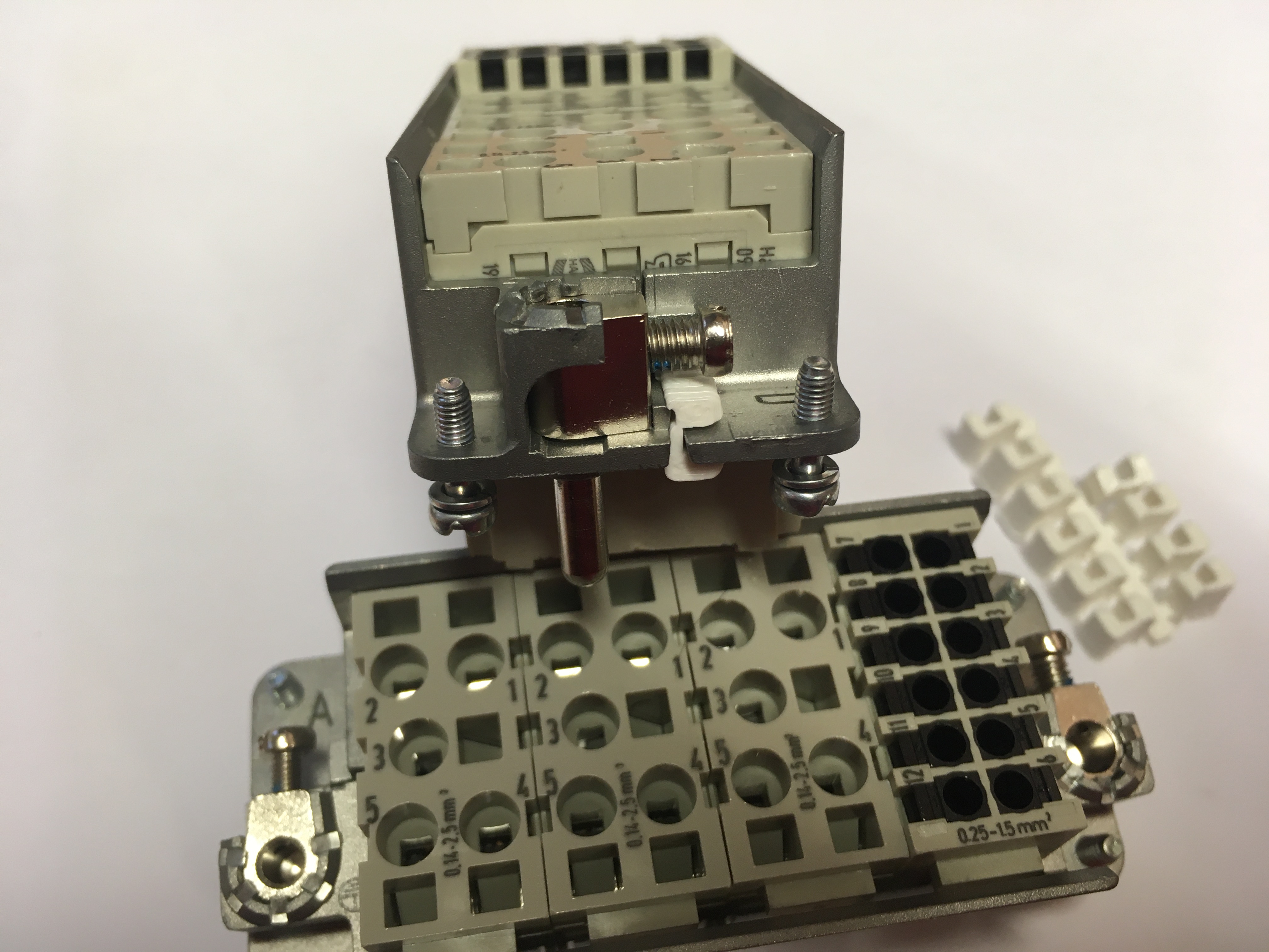 Lock to secure the Han-modular connector frame. by SHR3D.eu | Download ...