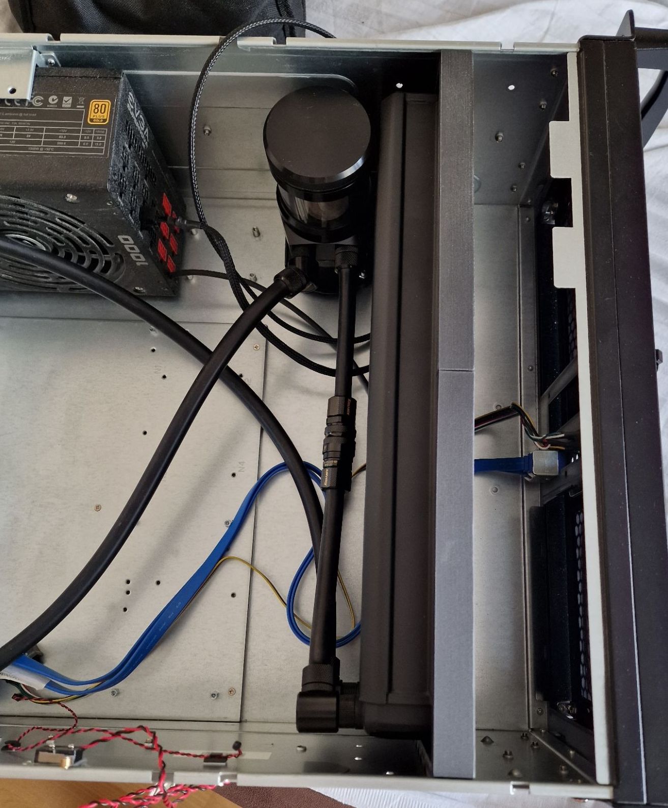 Chenbro RM42200 360 radiator mount and hex mesh front panels by BoA ...