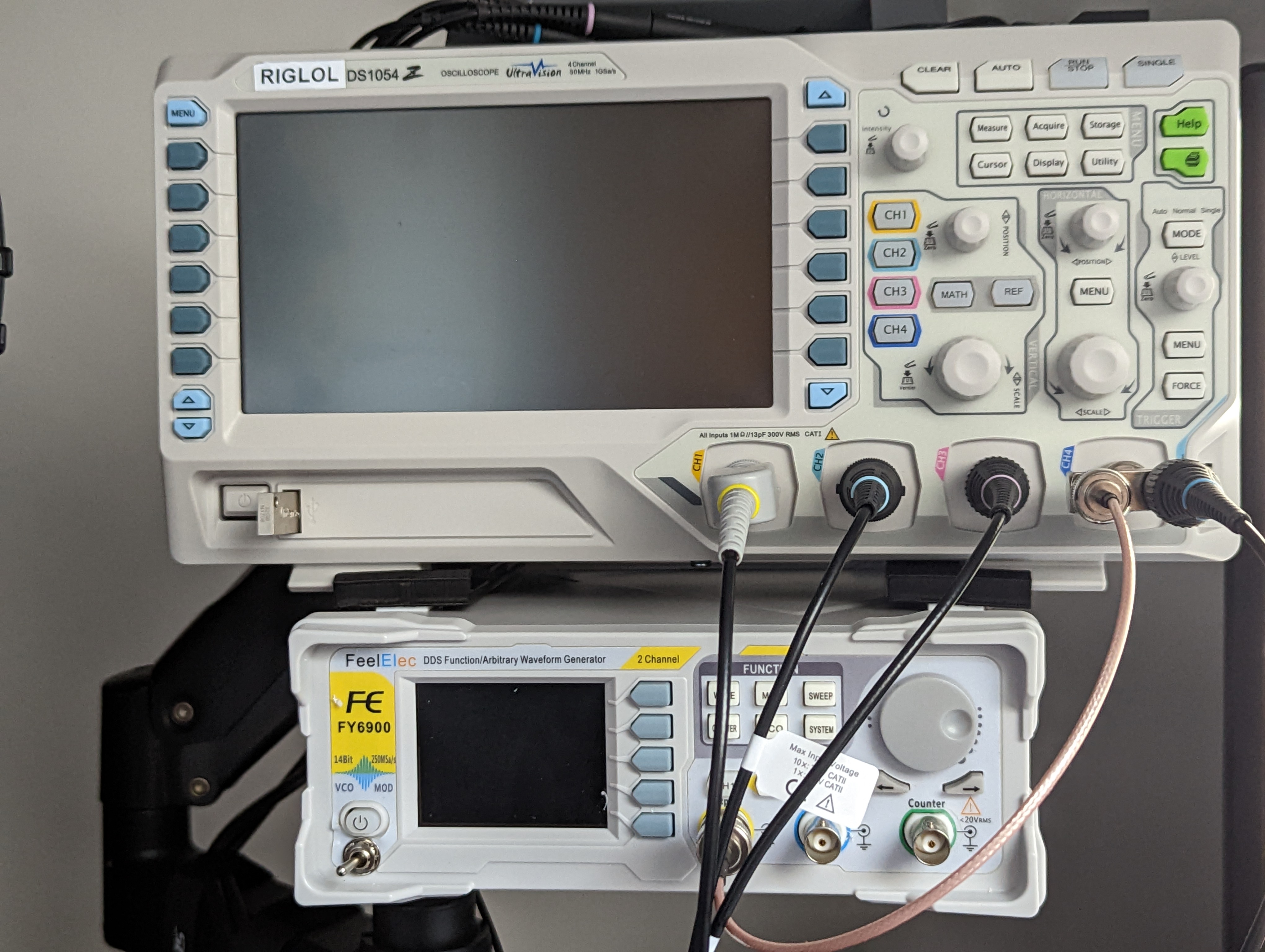 FeelTech FY6900 to Rigol DS1000Z mount by byteborg | Download free STL ...