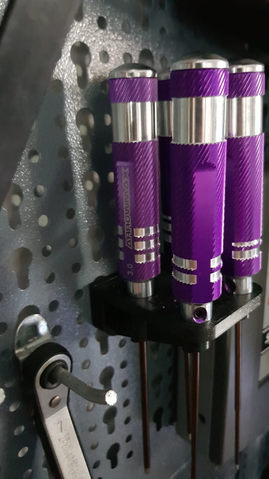 Arrowmax Hex Screwdriver Pin Wall Mount by Raphhorn | Download free STL ...