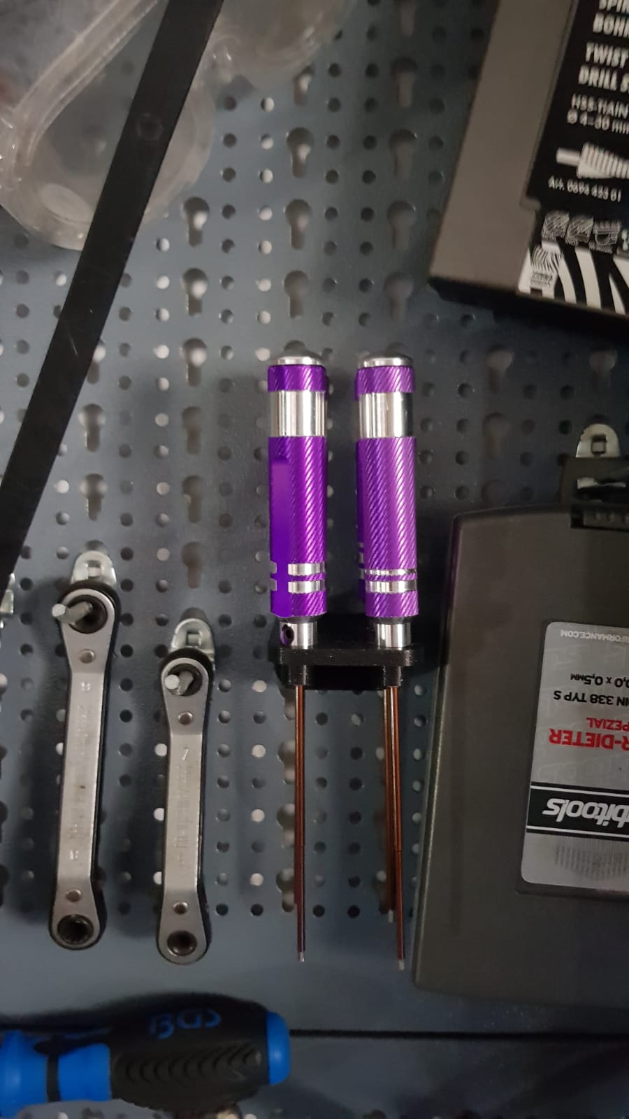 Arrowmax Hex Screwdriver Pin Wall Mount by Raphhorn | Download free STL ...