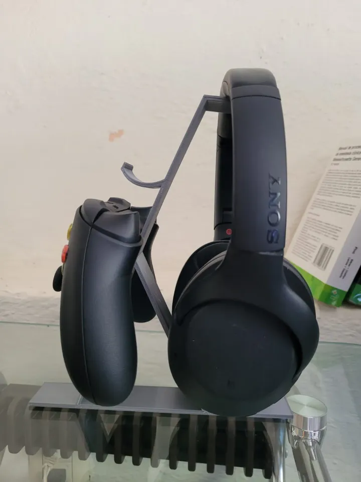 Headphone and controller stand by Isaac Gonzalez Carreño | Download ...