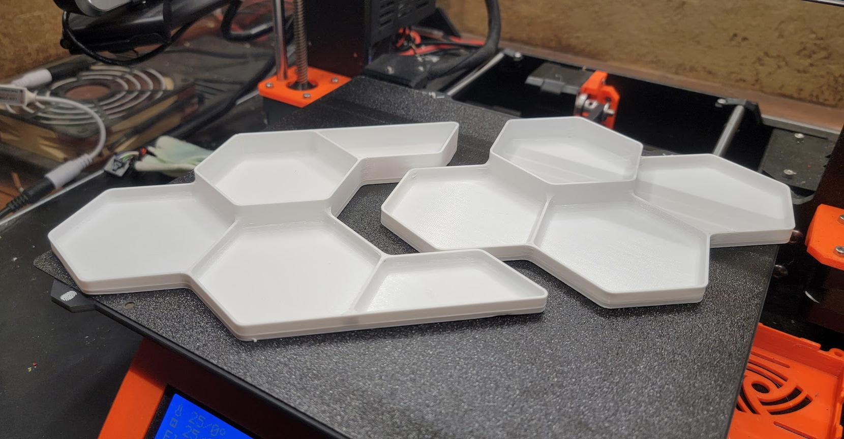 Expandable/Modular Hexagon Parts Tray by sblomfield | Download free STL ...