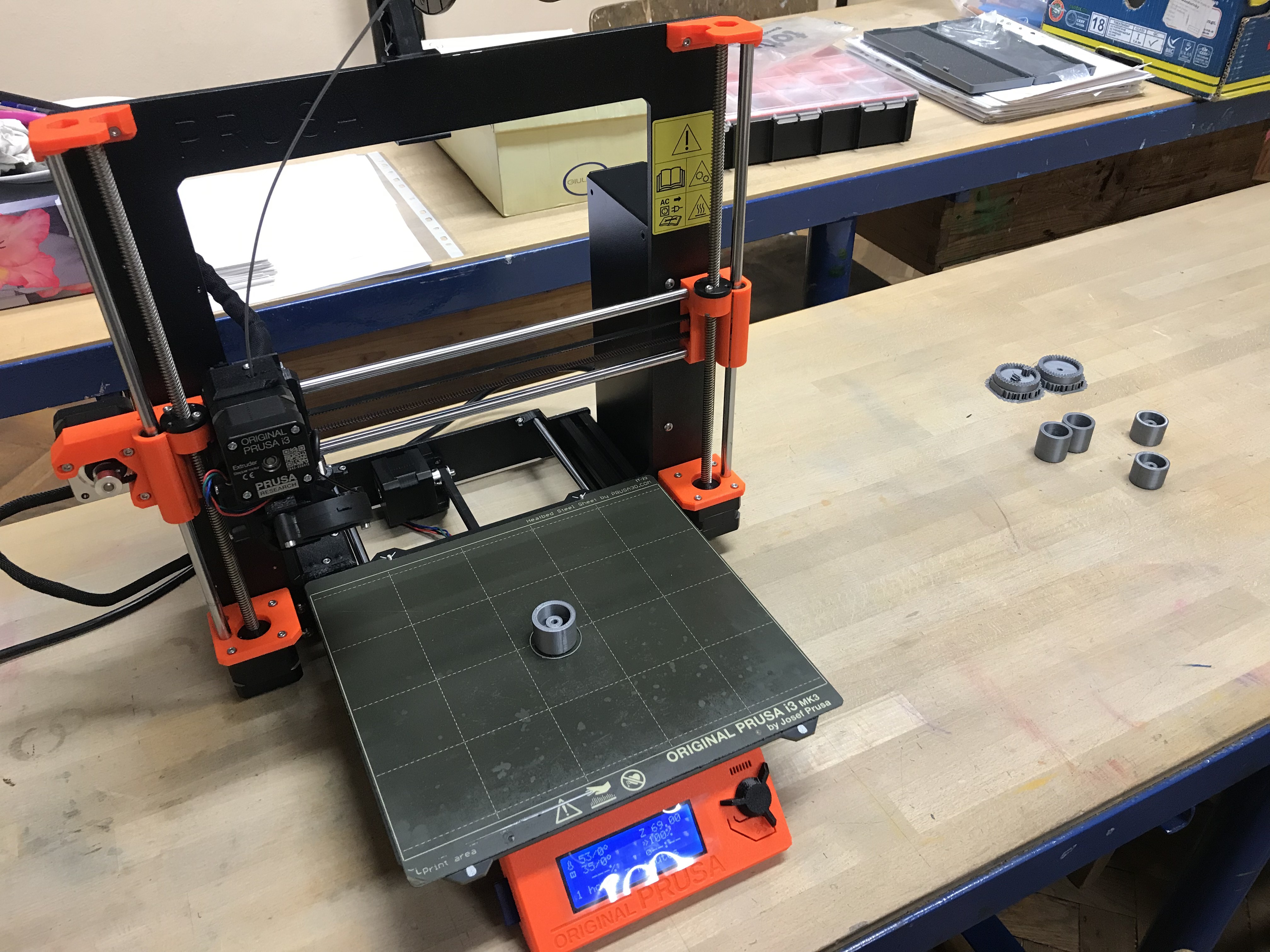 Disky předních a zadních kol a volant ovladače by ZŠ a MŠ Malá Skála ...