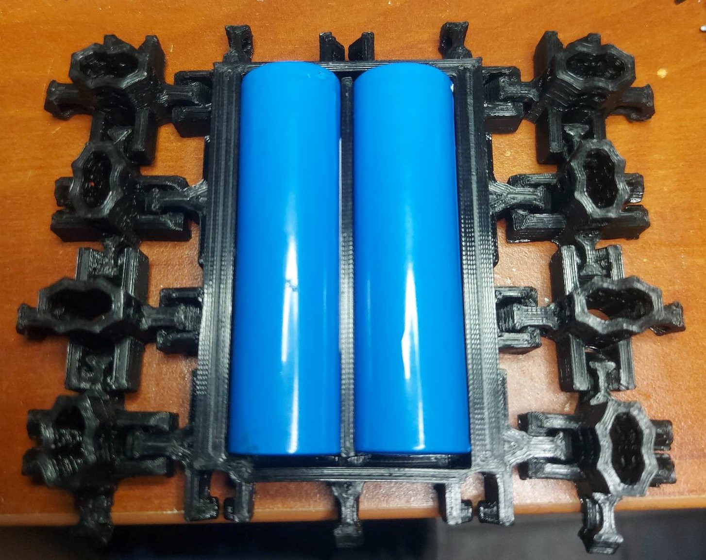 18650 battery holder in Chainmail Fabric by József Wéber | Download ...