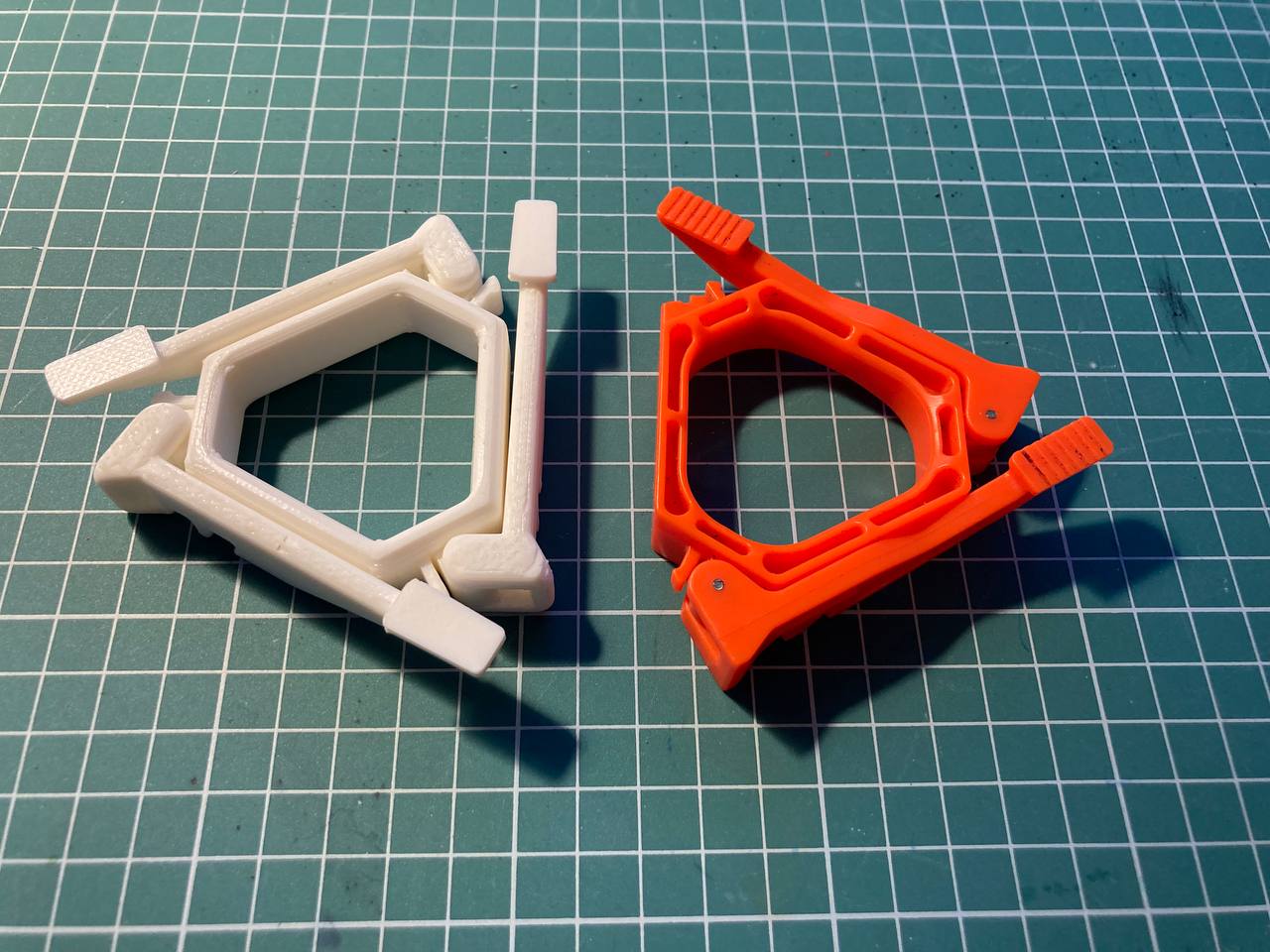 Foldable gas canister stand (Firemaple replica) by Ioan Larionov ...