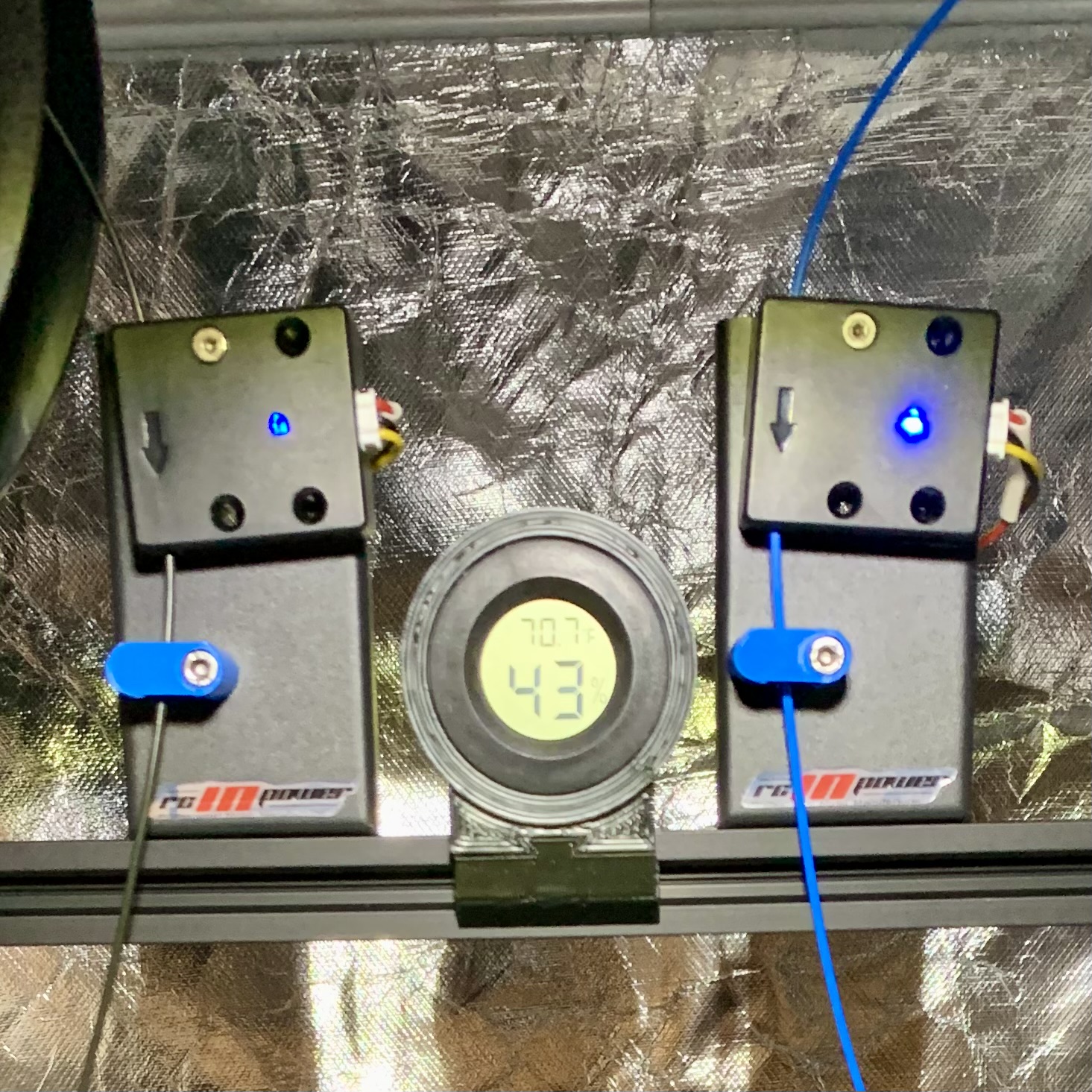 40mm & 20mm V Slot Micro Humidity Sensor Mount by Wavz3D | Download ...