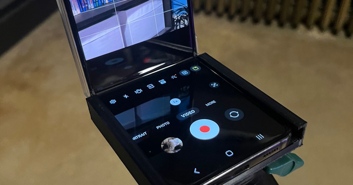 Samsung Galaxy Z Flip 4 Tripod Mount by mothdotmonster | Download free ...