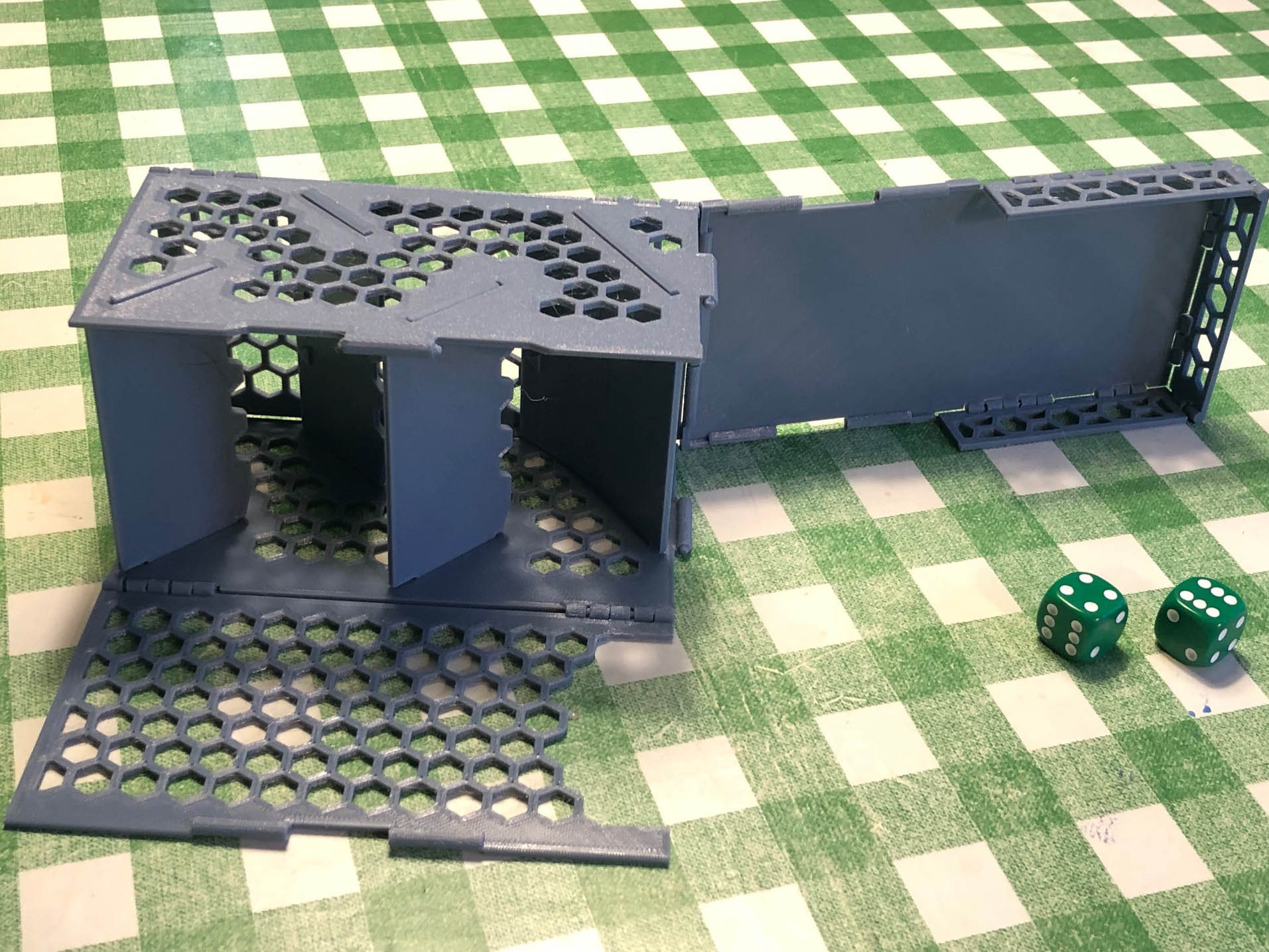 Dice Tower - Folding (Flat-Pack) by Rosti | Download free STL model ...