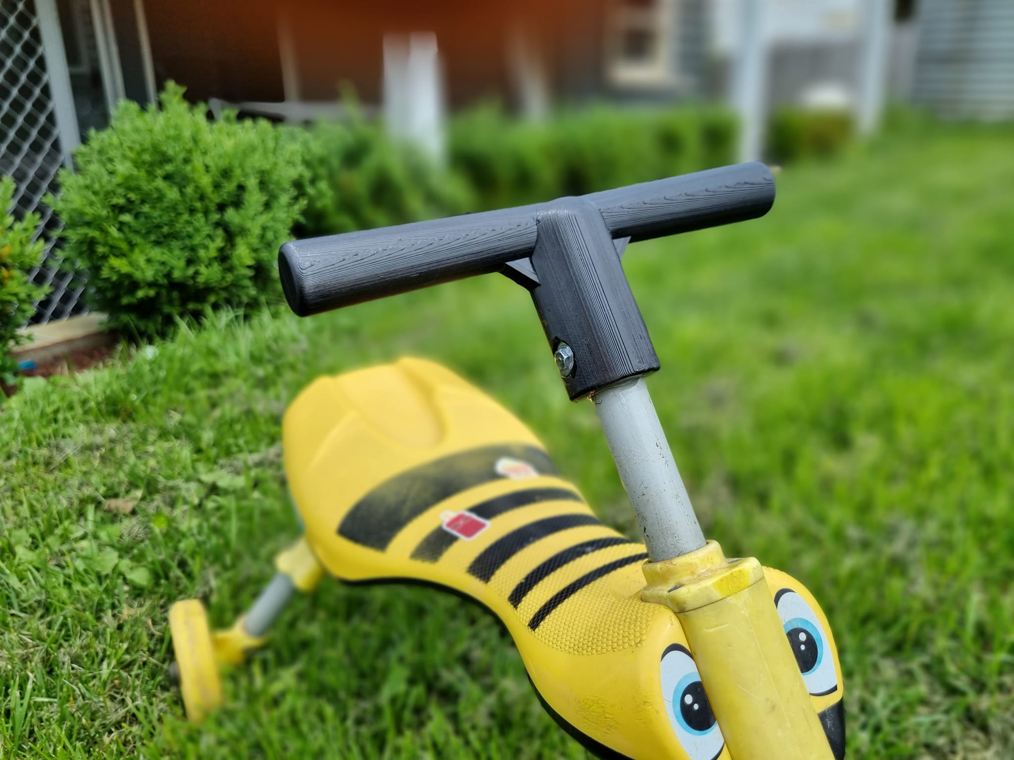 Handle Bars - 3-wheeled trike scooter - Bee by Barney | Download free ...
