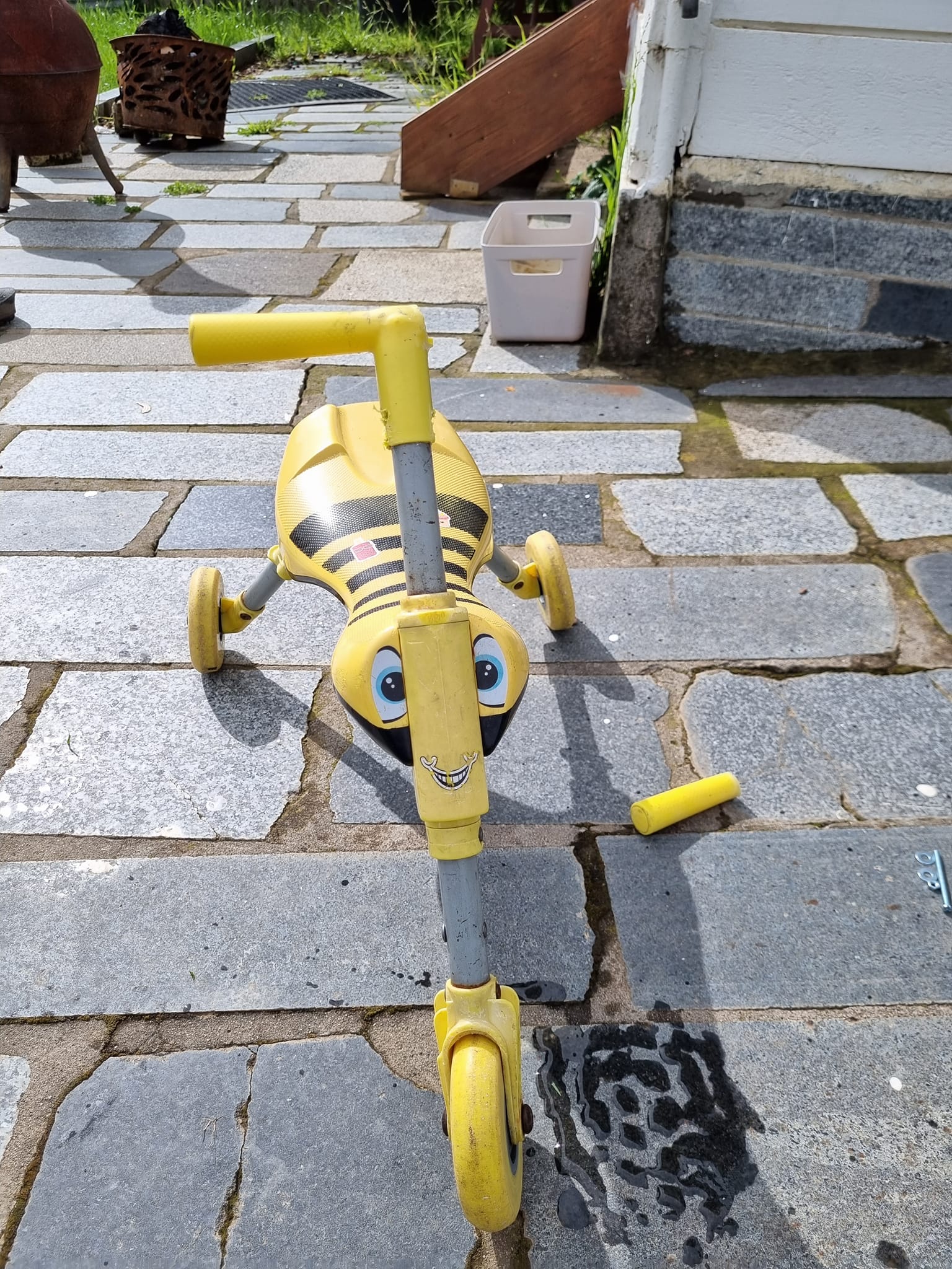 Handle Bars - 3-wheeled trike scooter - Bee by Barney | Download free ...