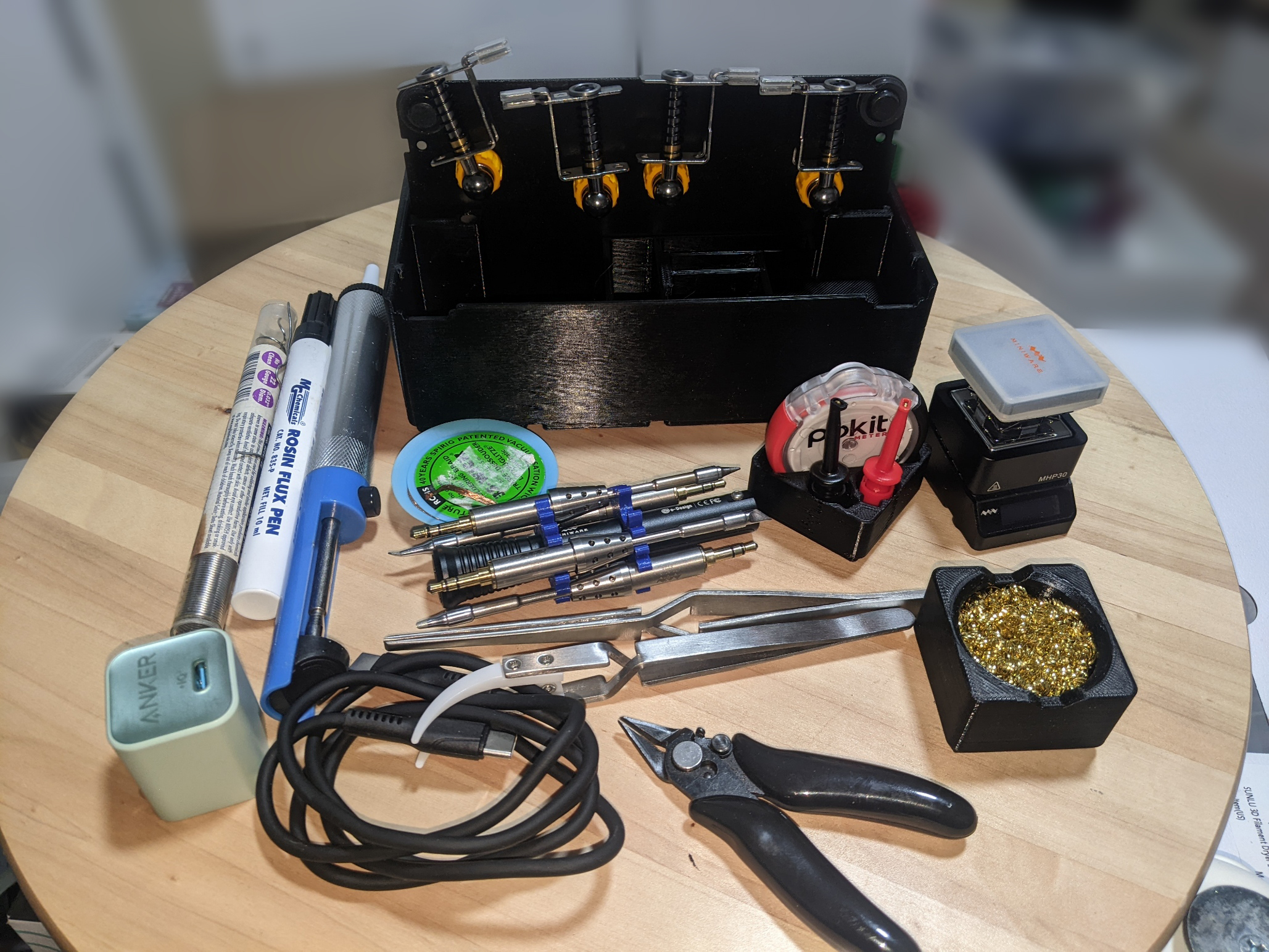 Omnifixo Helping Hands Display and Travel Case. Gridfinity 4x2 by ...