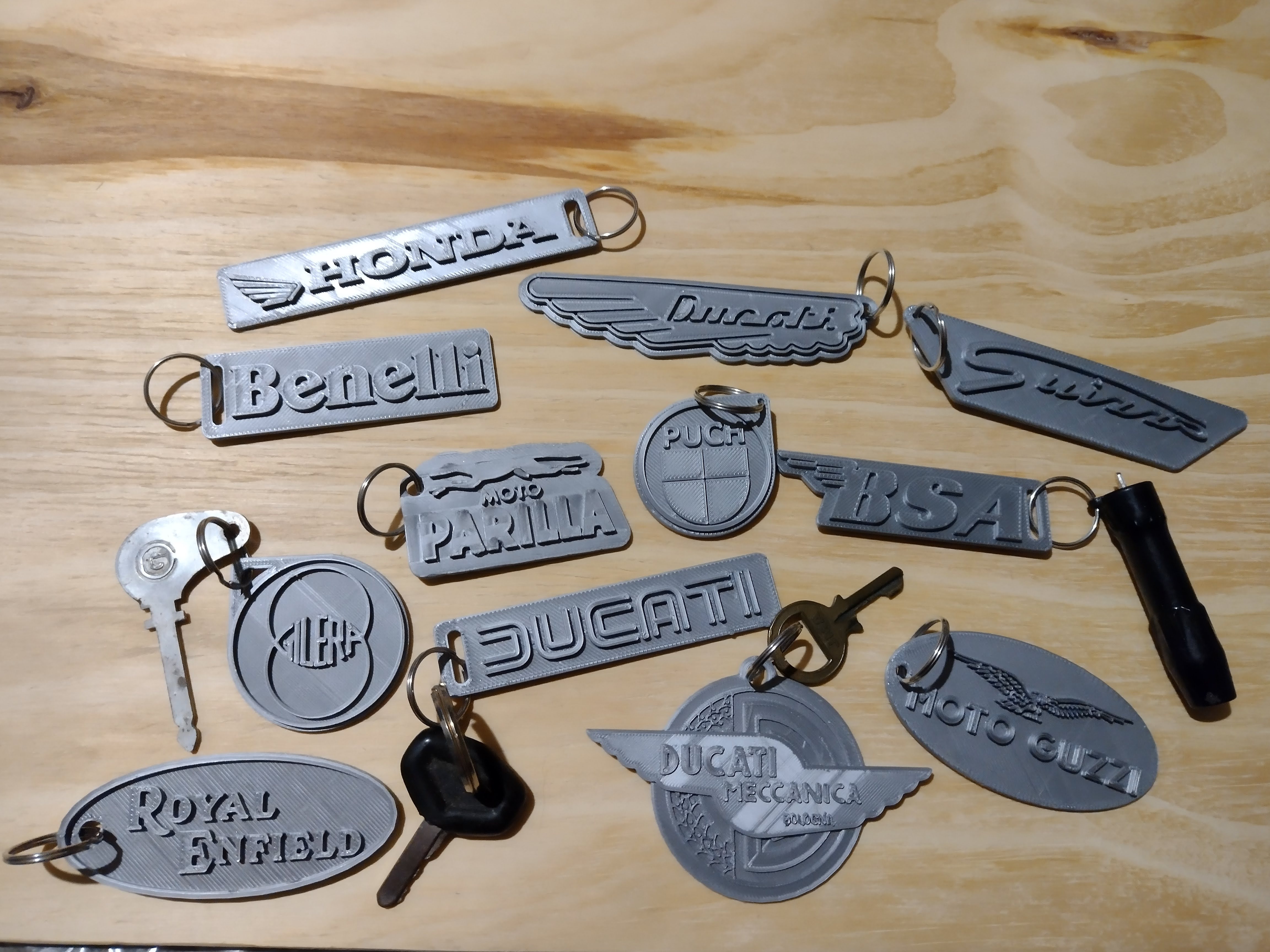 Retro Motorcycle brands keychains by Adrián | Download free STL model ...