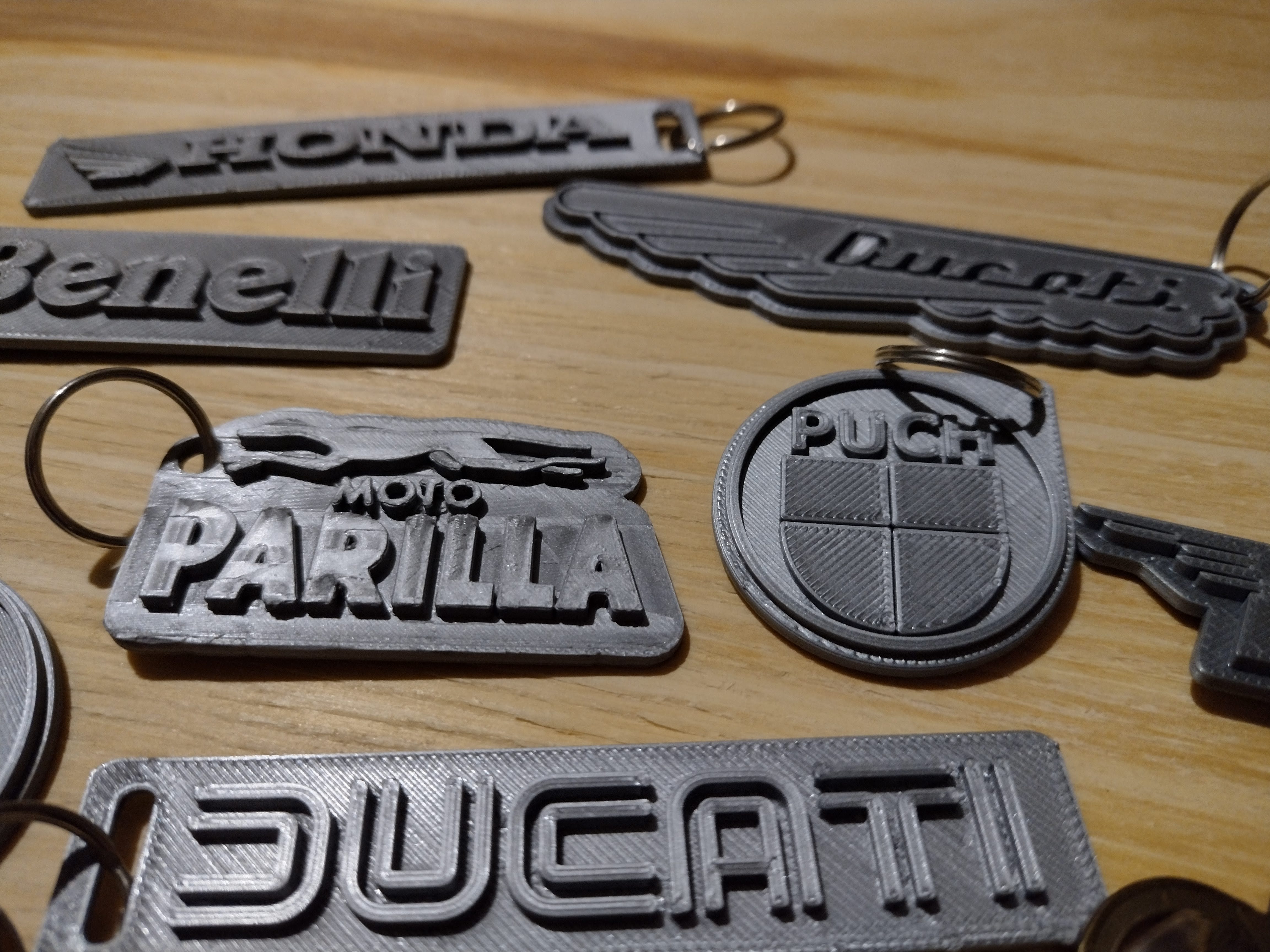 Retro Motorcycle brands keychains by Adrián | Download free STL model ...