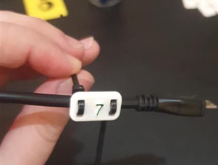 Cable label tag with holes by canberkkurtulmus | Download free STL ...