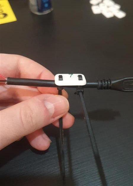 Cable label tag with holes by canberkkurtulmus | Download free STL ...