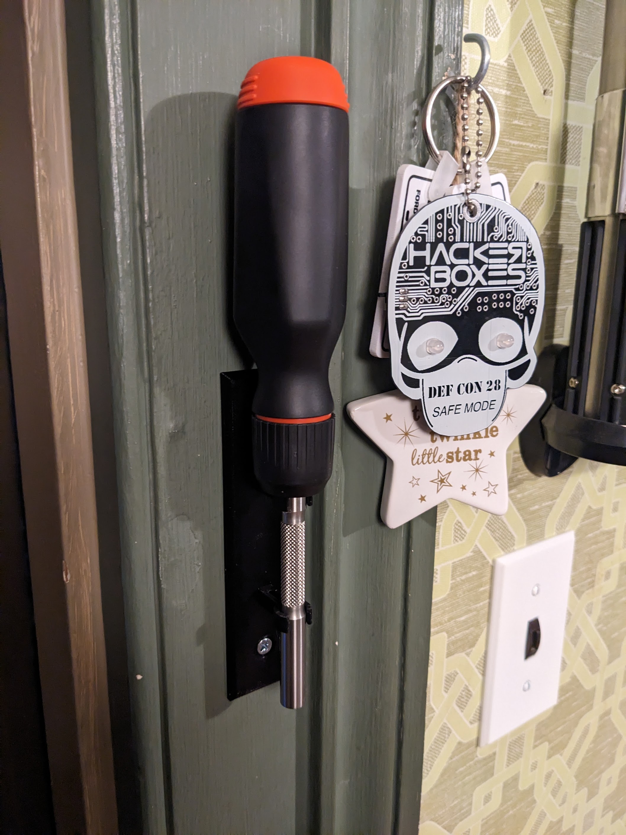 LTT Screwdriver Vertical Wall Mount by georgestephanis | Download free ...