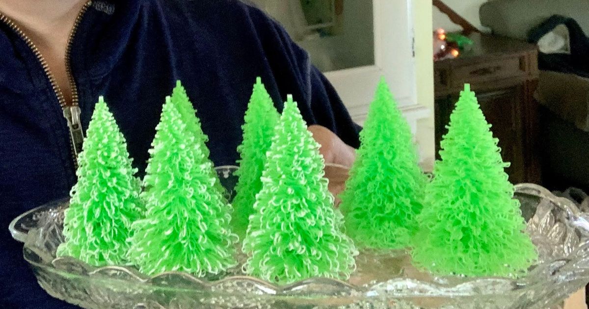 Xmas Tree with stringing branches, now with a base by Hoser | Download ...