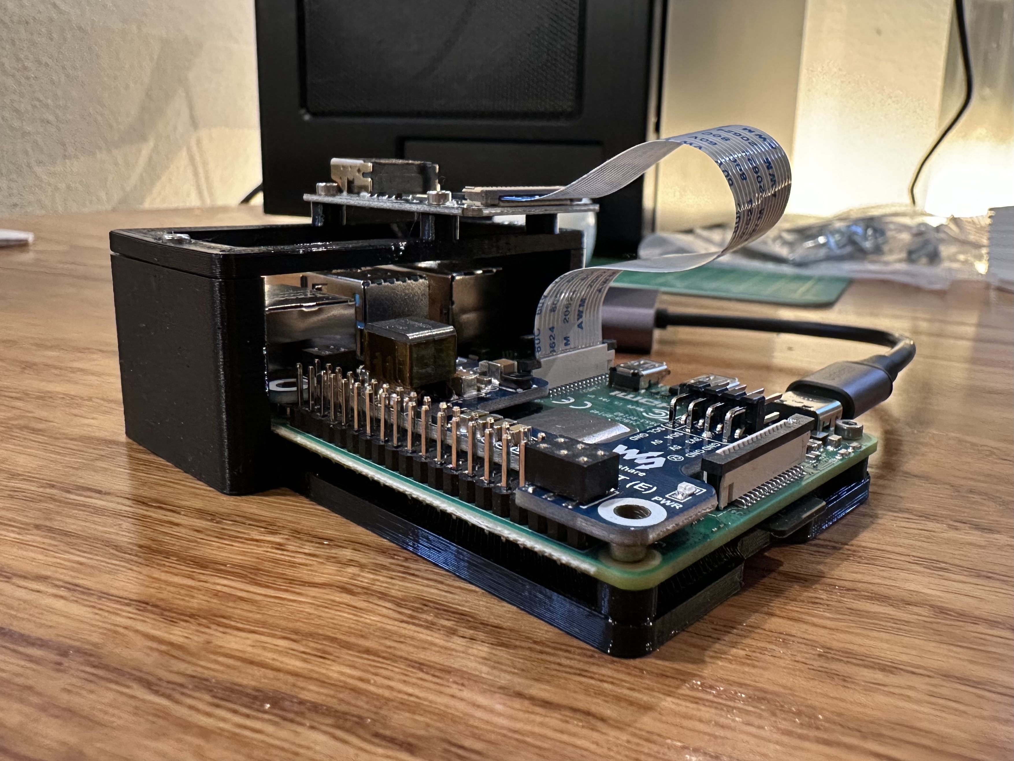 Raspberry Pi 4 Benchtable by pixelwave | Download free STL model ...