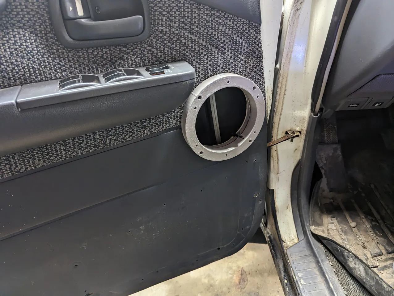 Land Cruiser FJ80 Front Speaker Adapter by Mixelplix | Download free ...