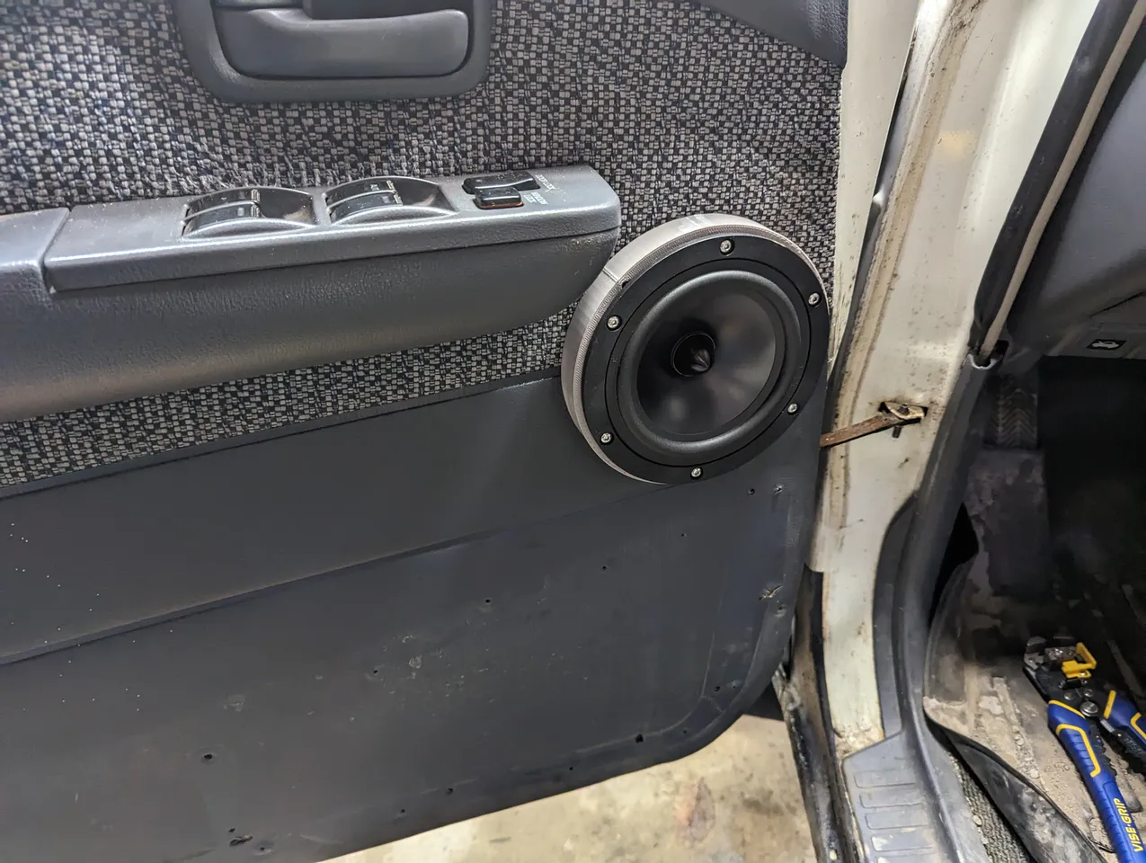 Land Cruiser FJ80 Front Speaker Adapter by Mixelplix | Download free ...