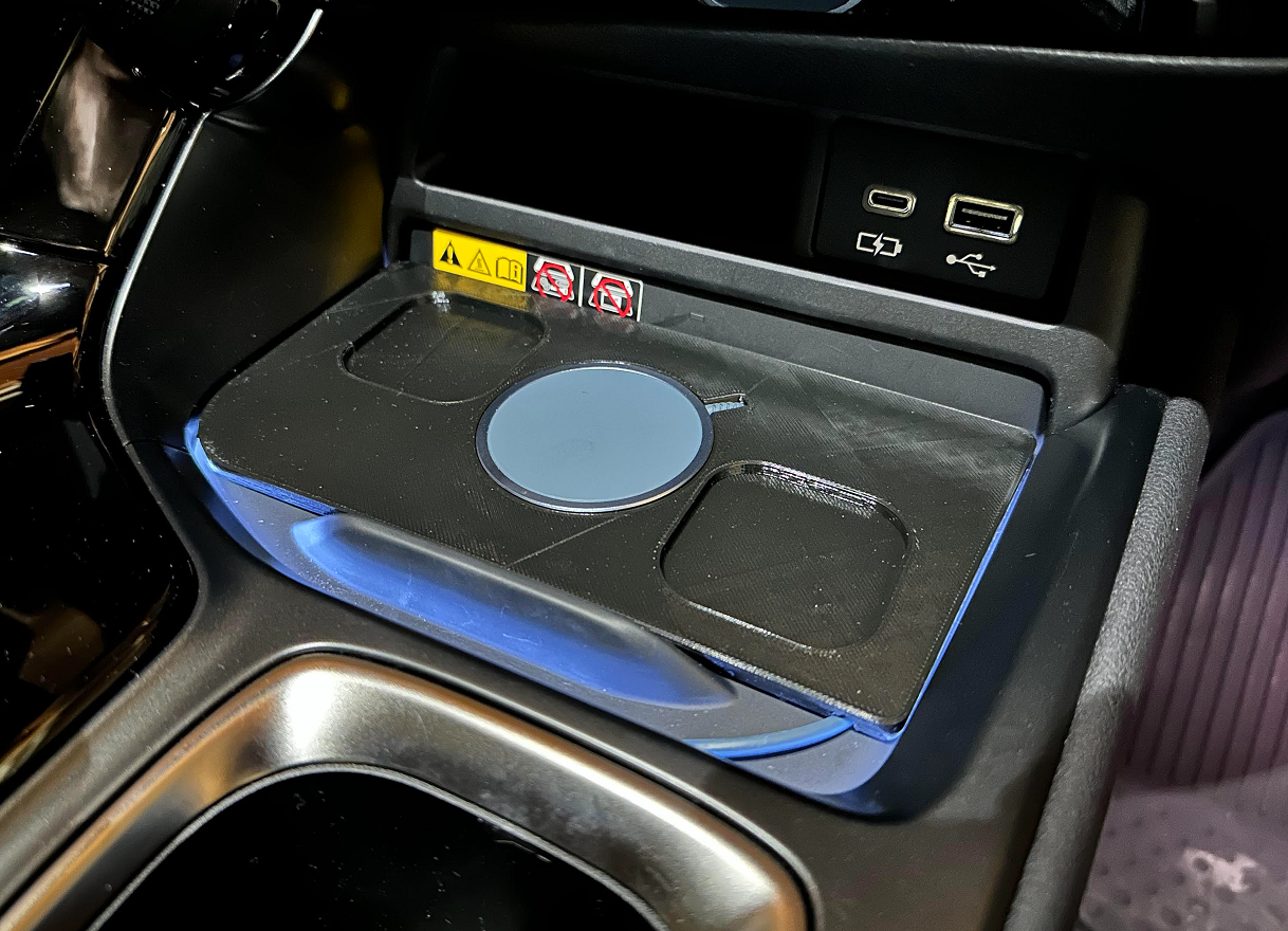 Lexus NX (2022+) MagSafe phone tray by CaptAngry | Download free STL ...