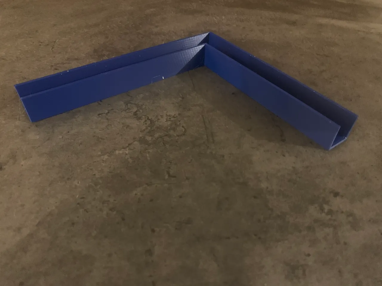 U-Profil als Eckverbindung von Stegplatten / U-profile as corner ...