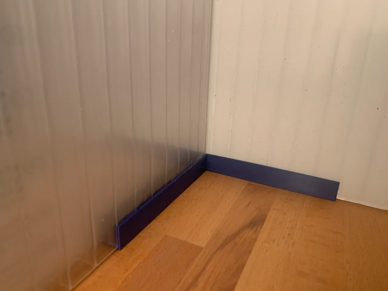 U-Profil als Eckverbindung von Stegplatten / U-profile as corner ...