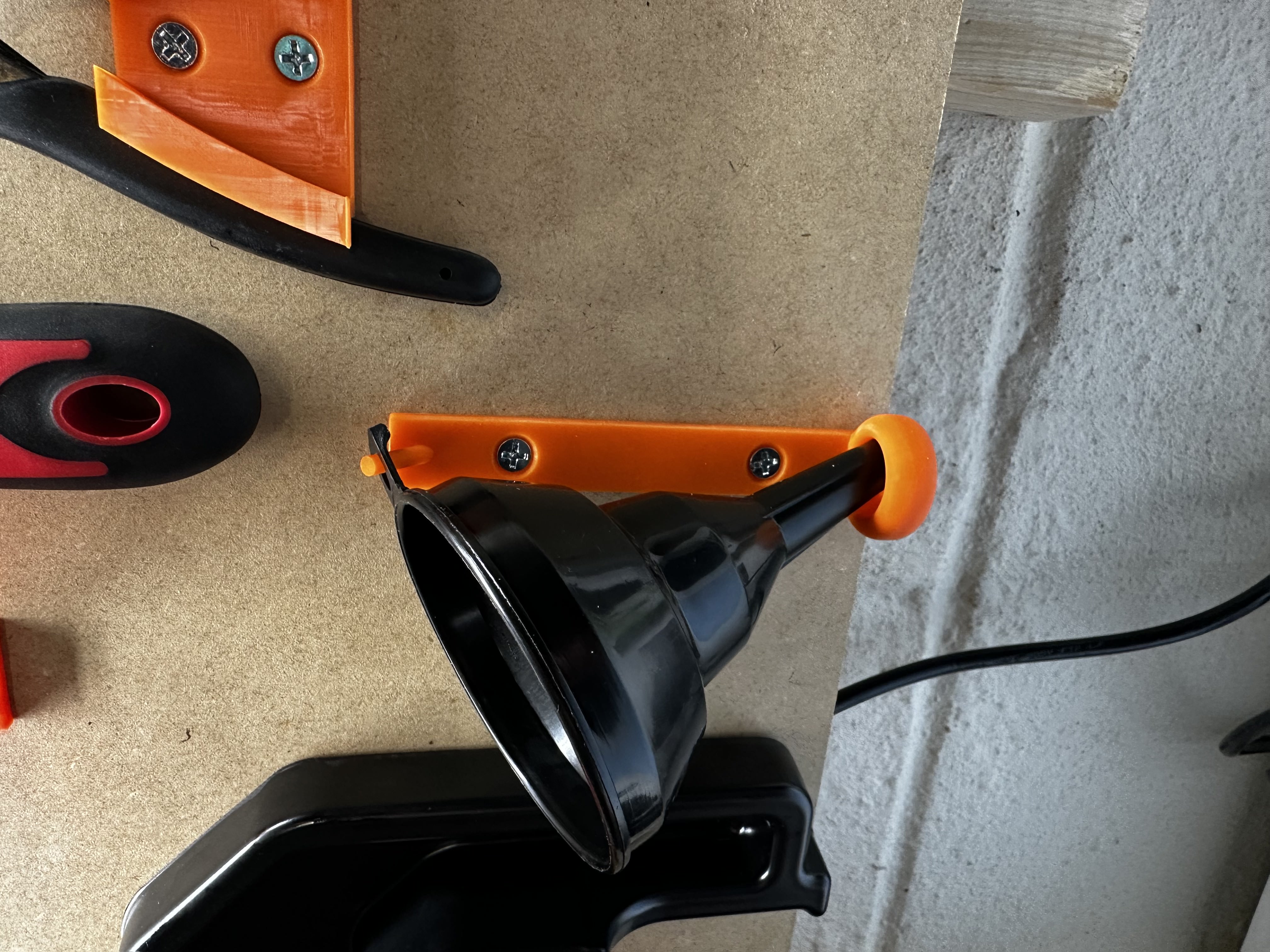 Funnel Wall Mount by Make Break Innovate | Download free STL model ...