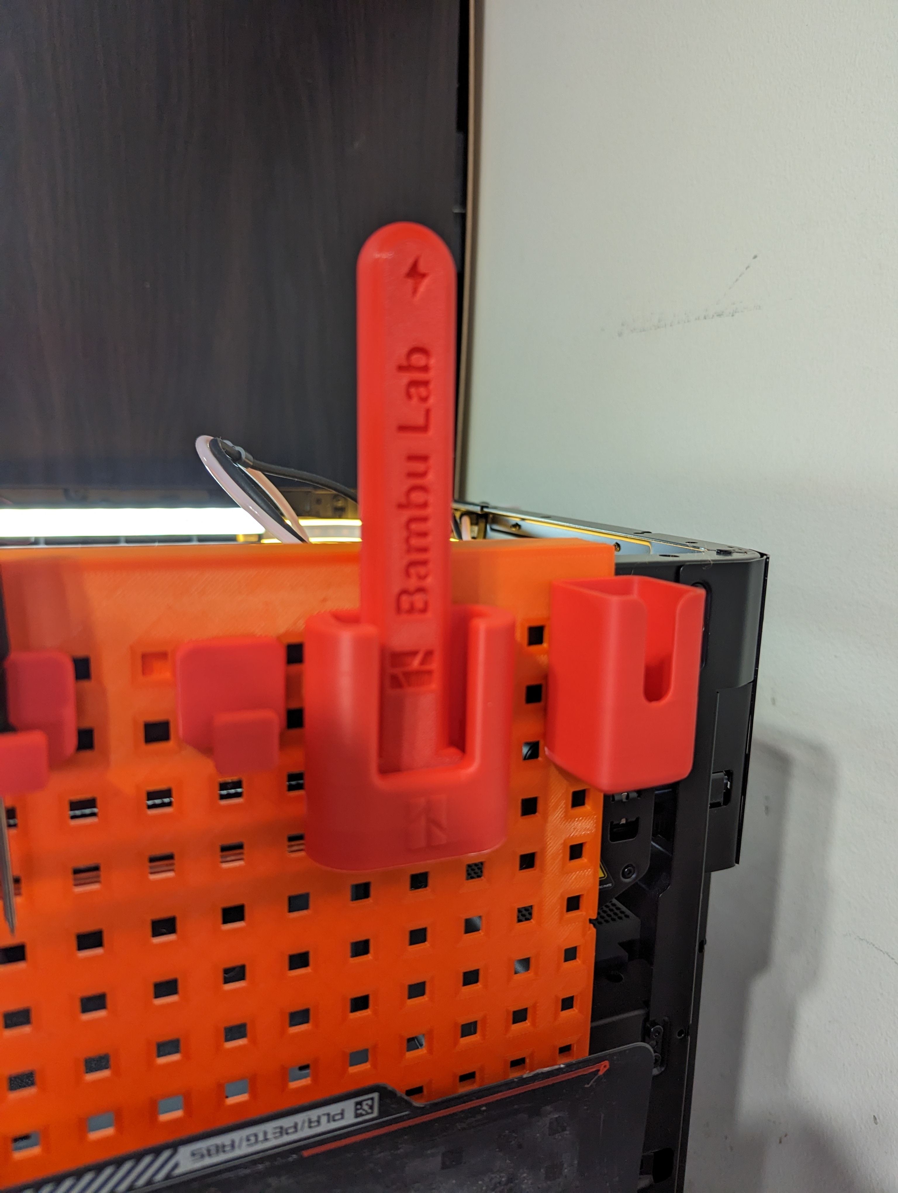Bambu P1P - Pegboard Scraper v2.0 Holder by k2thestank | Download free ...