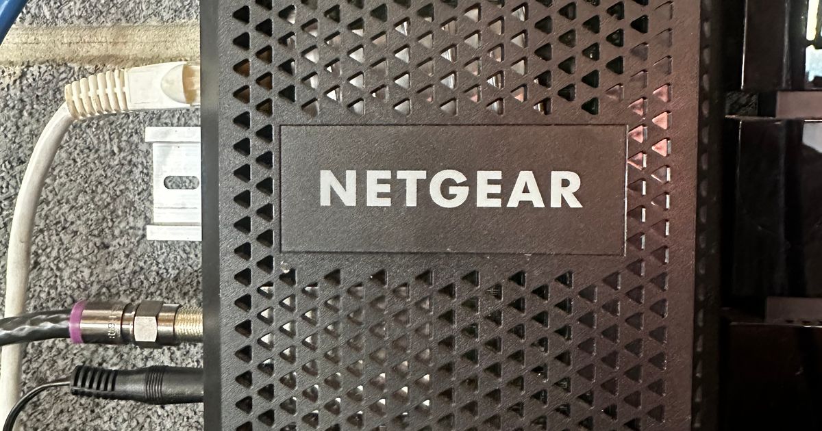 Netgear CM600 CM1000 Wall & DIN Rail Mounting Bracket by MrFixIt87 ...