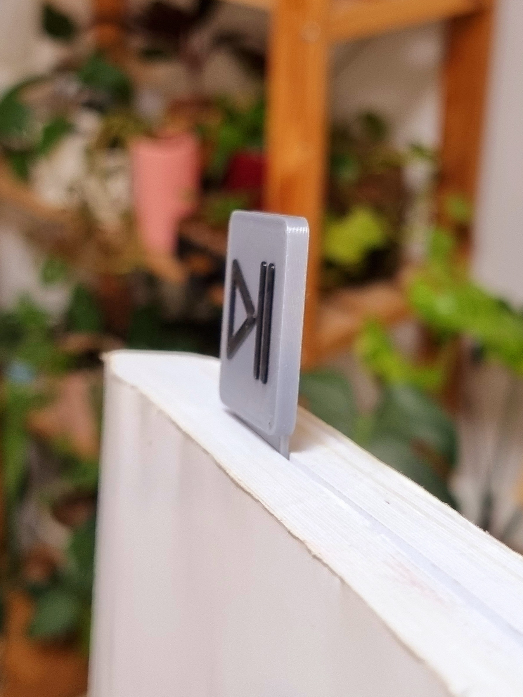 Pause Play bookmark by LironM | Download free STL model | Printables.com