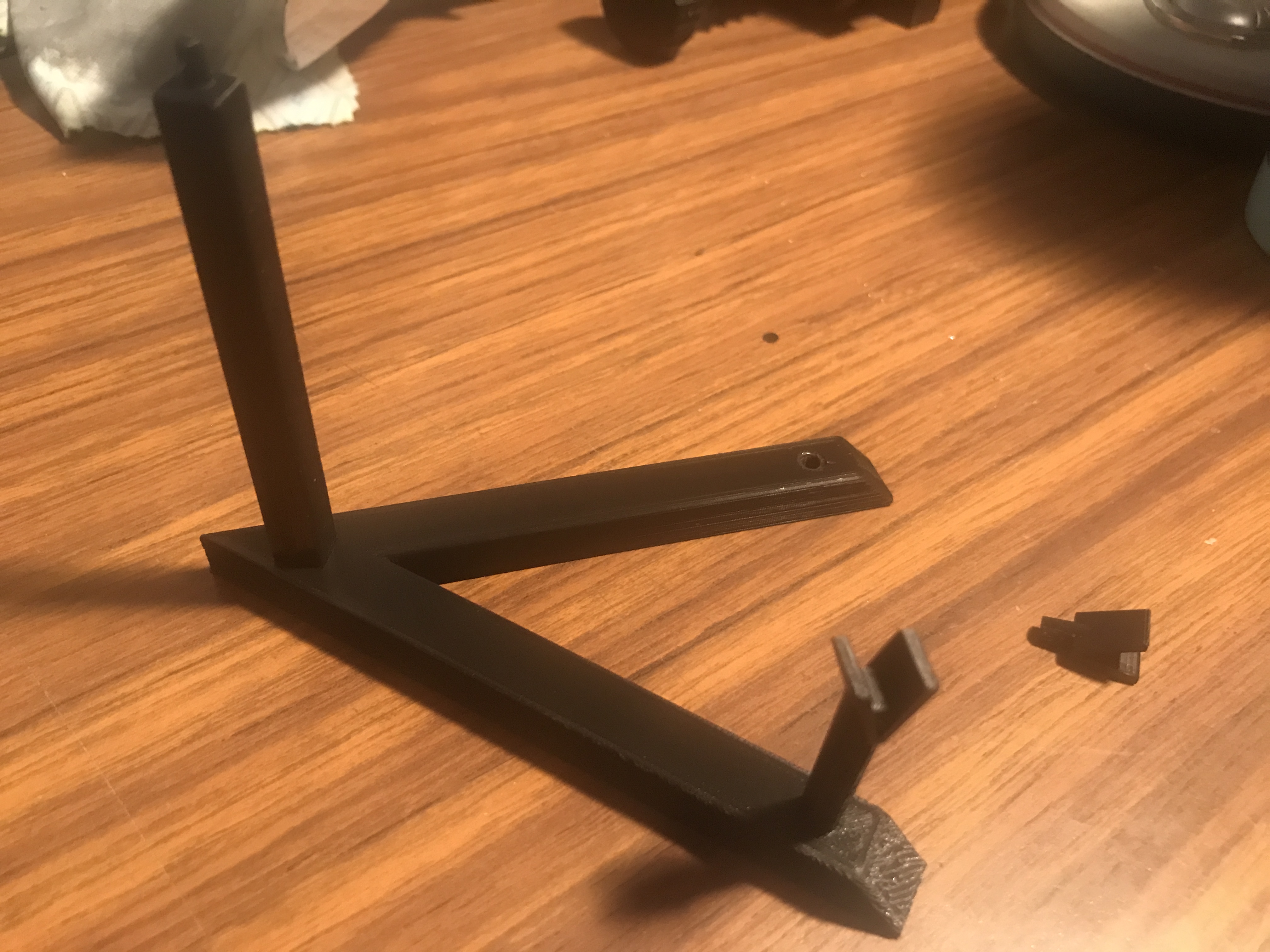 V-shaped holders for High Grade Gunpla Stand by JeansWithPockets ...