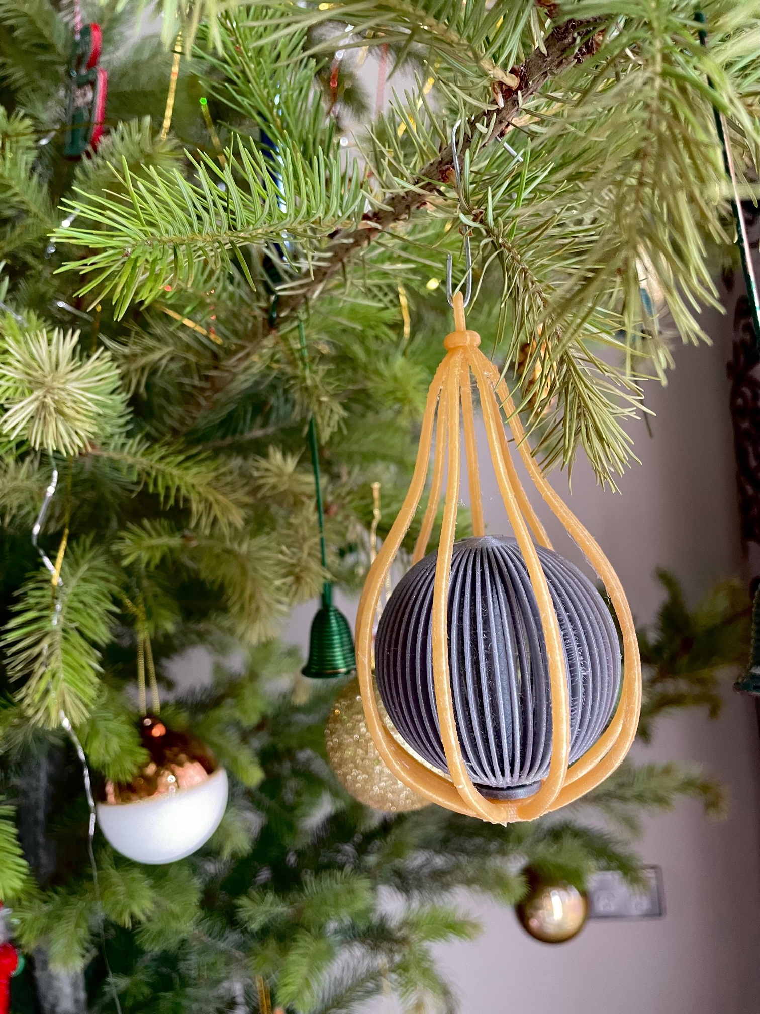 Christmas Bauble with inserts by true_dionysus | Download free STL ...