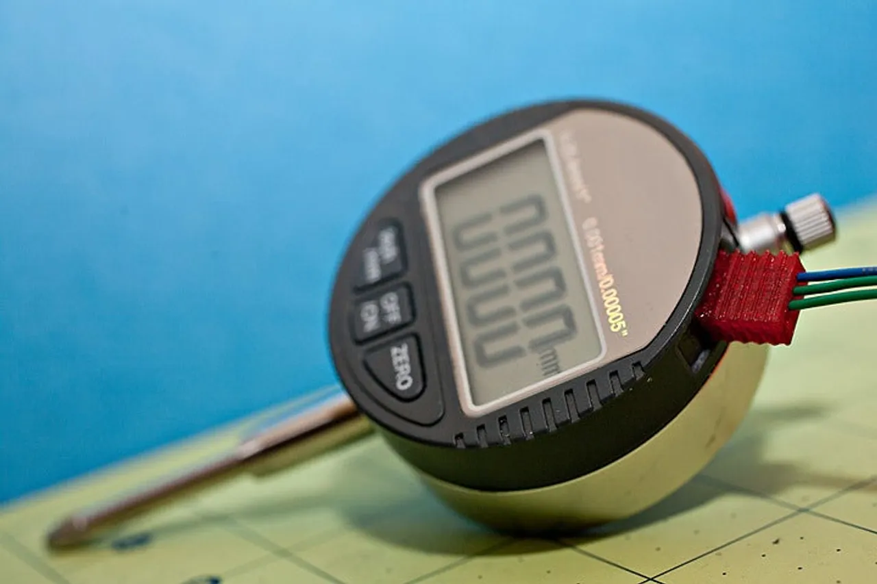 SPC Serial data connector for calipers and Indicators (DIY DRO) by mgx | Download free STL model ...