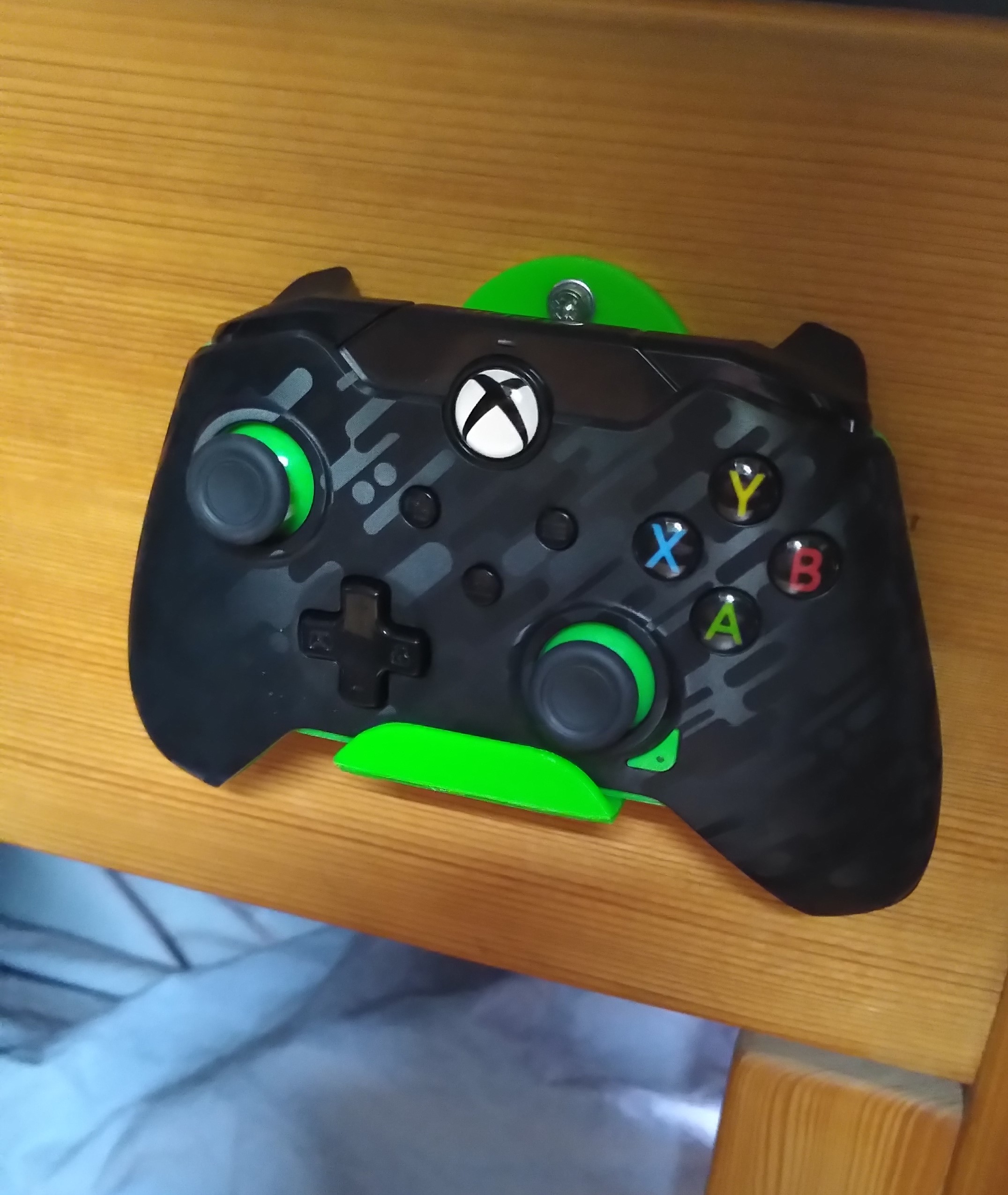 Holder for X - Box Controller (Remix) by LinuTec | Download free STL ...