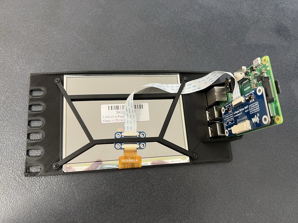 5.83 inch Waveshare E-Ink & Raspberry Pi 3b+ mount for 19" server rack ...