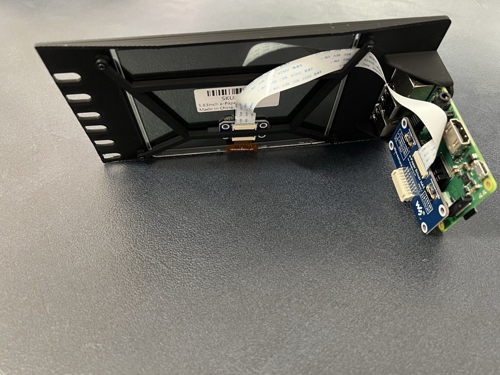 5.83 inch Waveshare E-Ink & Raspberry Pi 3b+ mount for 19" server rack ...