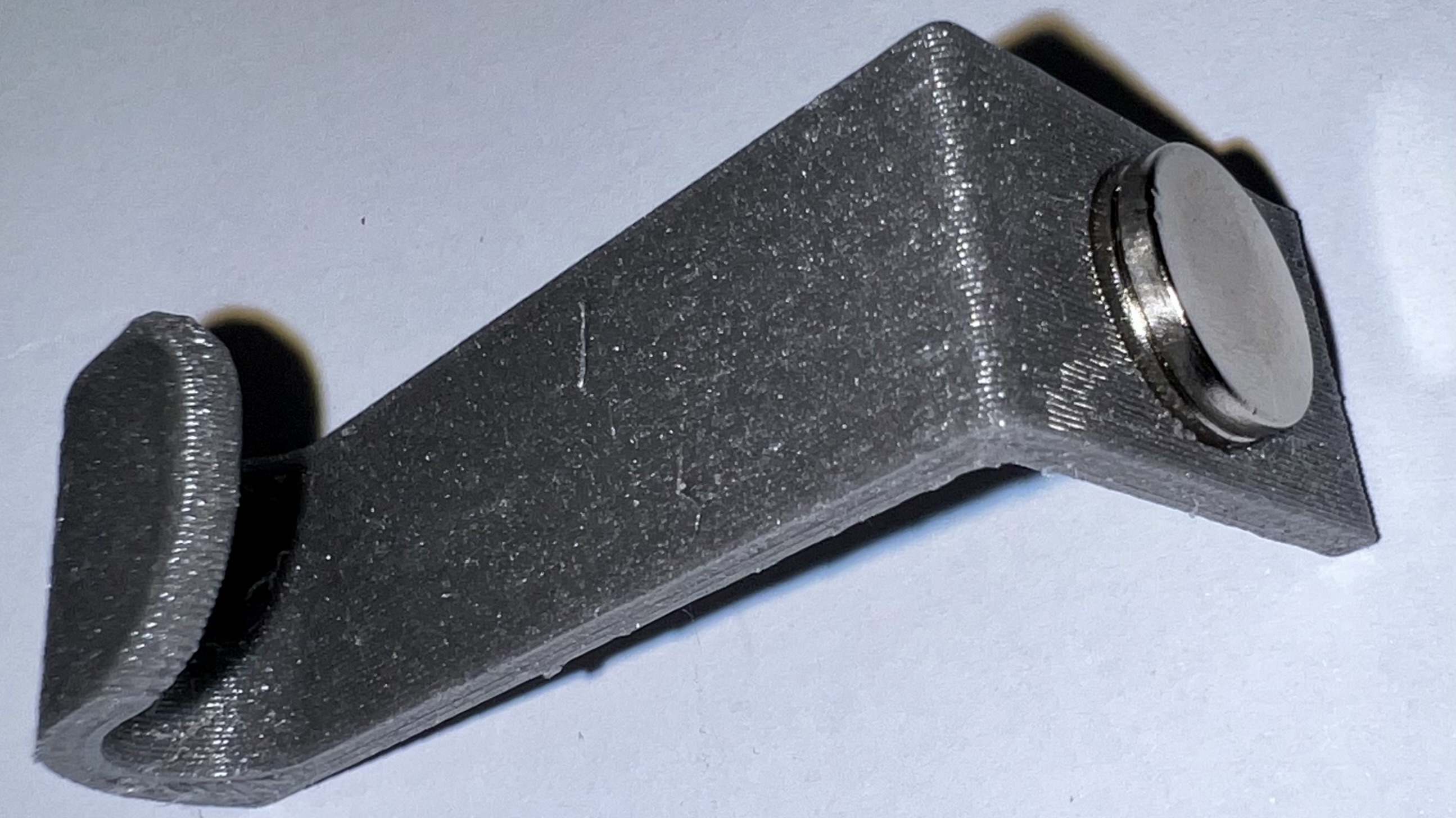 simple magnetic edge hanger by reisschale | Download free STL model ...