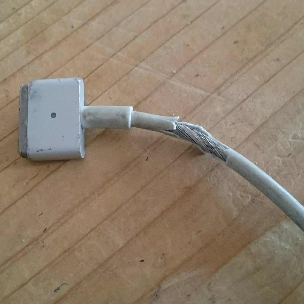 Magsafe cable saver for Macbook by El Manu | Download free STL model ...