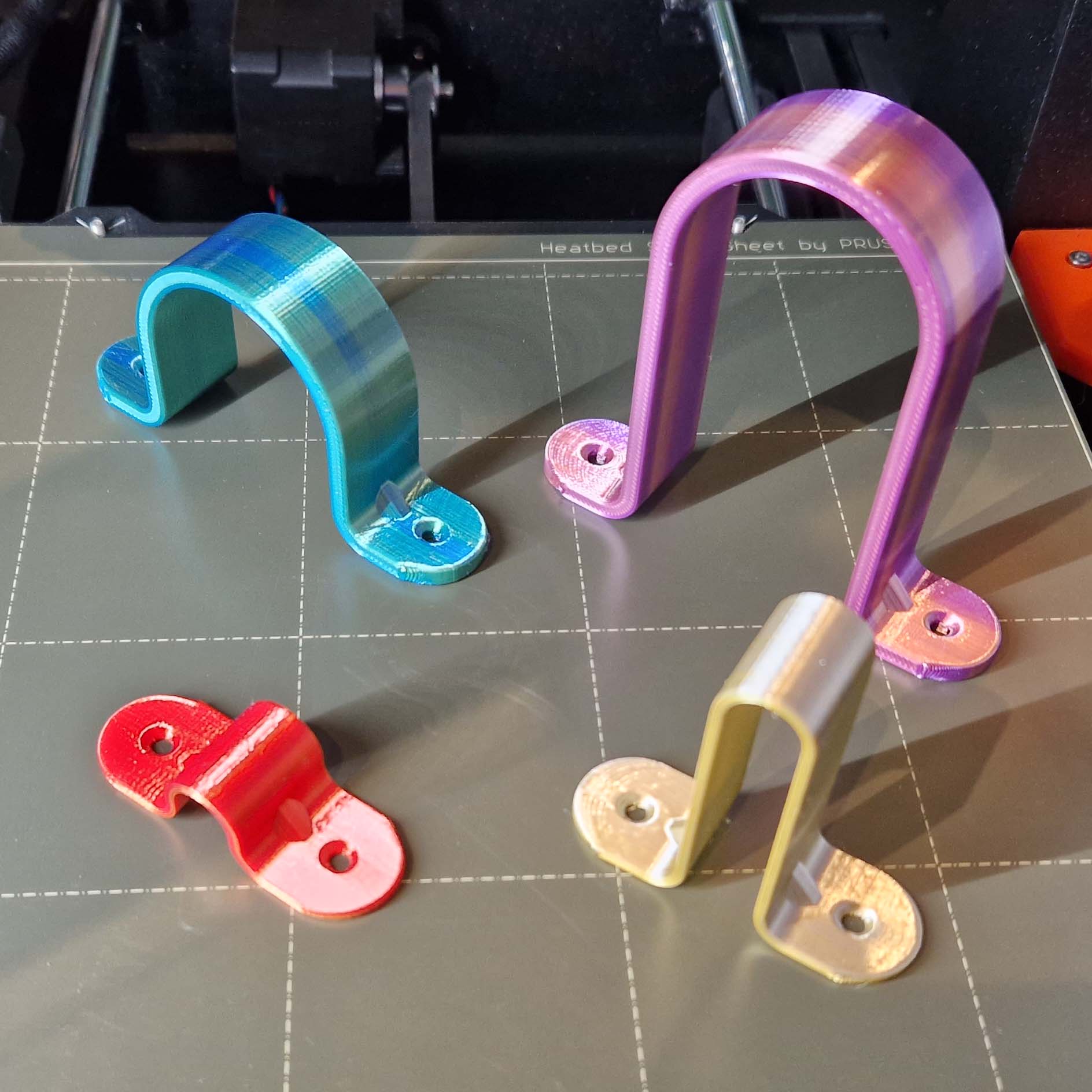 Pipe bracket with ribbed flanges, in all sizes by Pablo Fernandez ...