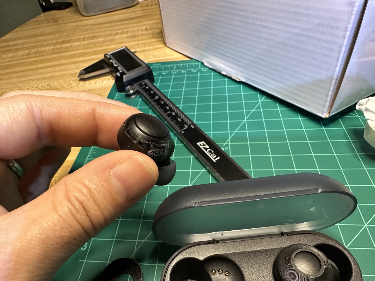 Sony WF-C500 earbuds button cover by MrFinley | Download free STL model ...