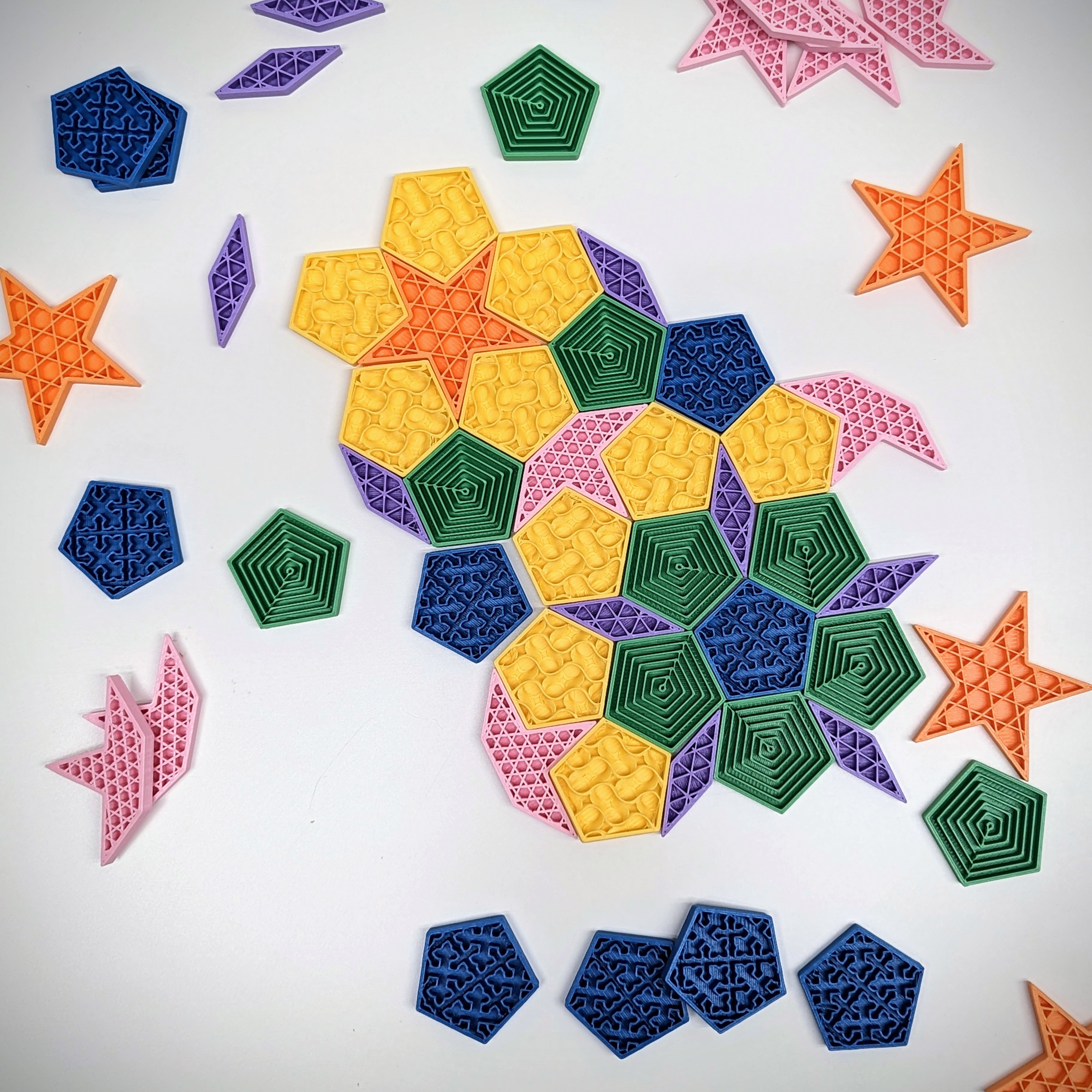 Penrose Infill Tiles - Infinite Non-Repeating Tessellation von Jessica ...