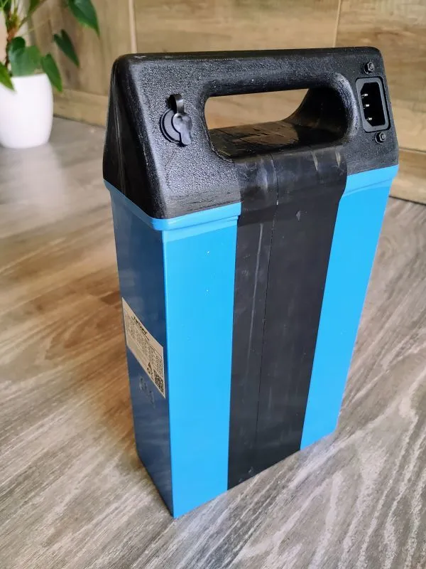 Li-ion Battery Case and Holder by pemlik | Download free STL model ...