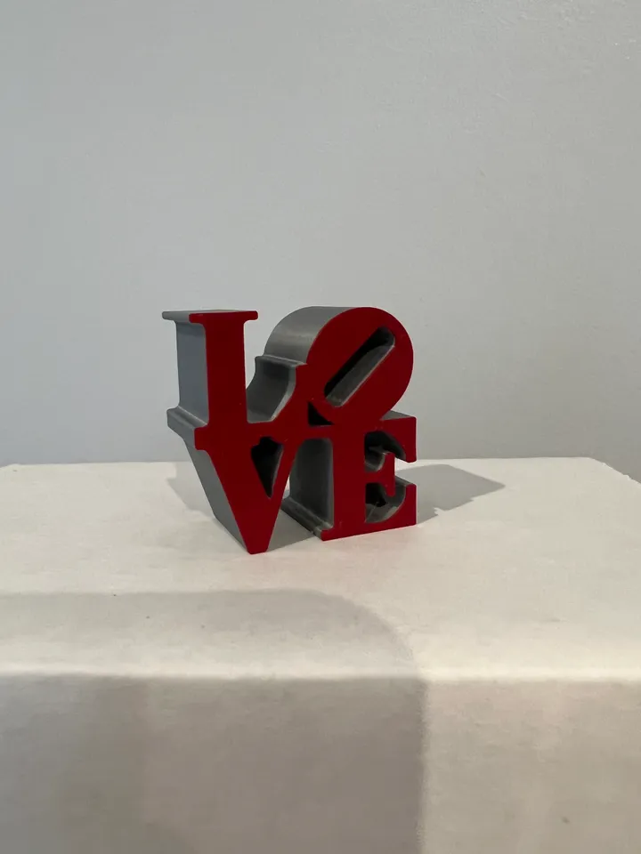Love Sculpture Font