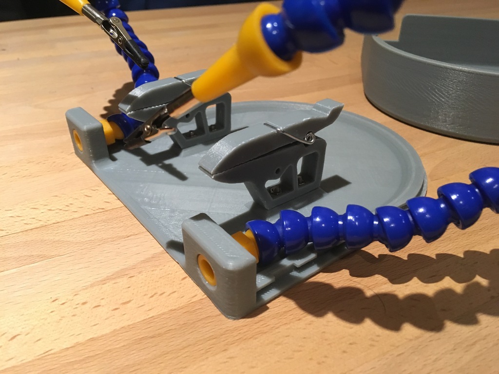 A storable, many armed, Lötgnu - Third hand, soldering aid, with ...