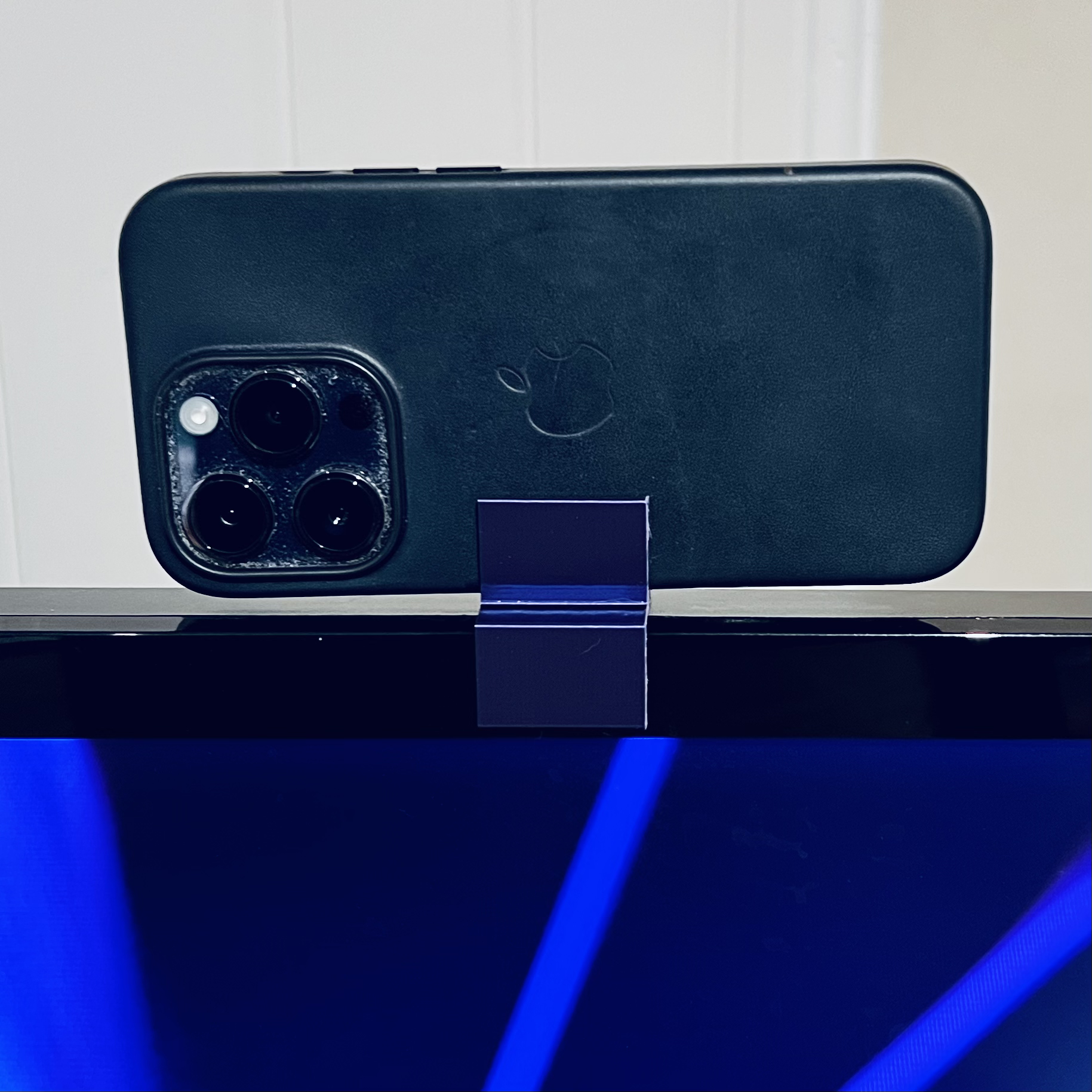 iPhone holder for webcam/FaceTime (Continuity Camera for MacOS) by ...