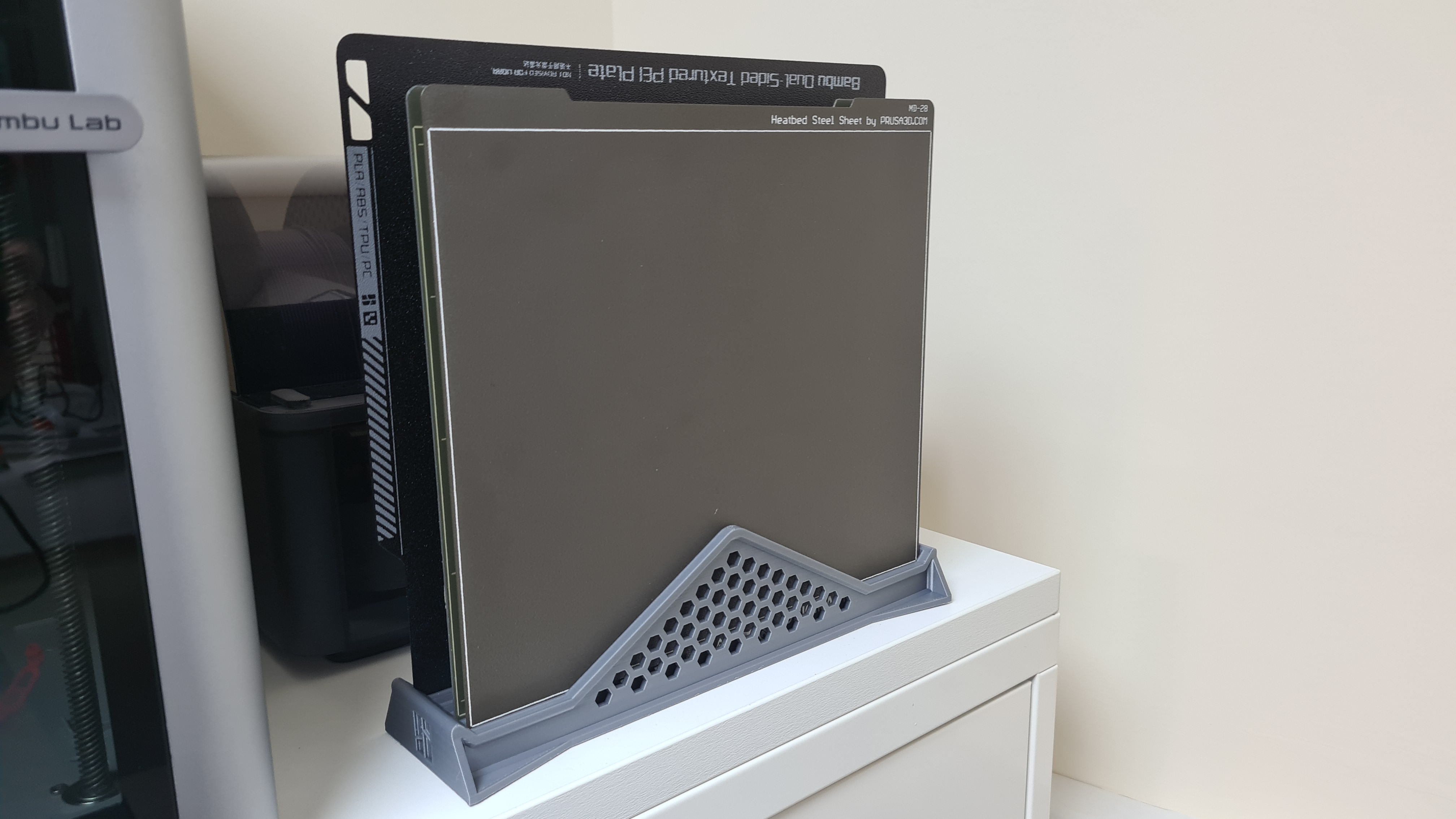 Bambu Lab x 5 Build Plate Holder. With and without hexagon holes von ...